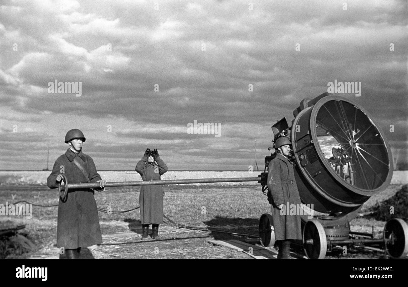 Ww2 Searchlight Stock Photos & Ww2 Searchlight Stock Images - Alamy