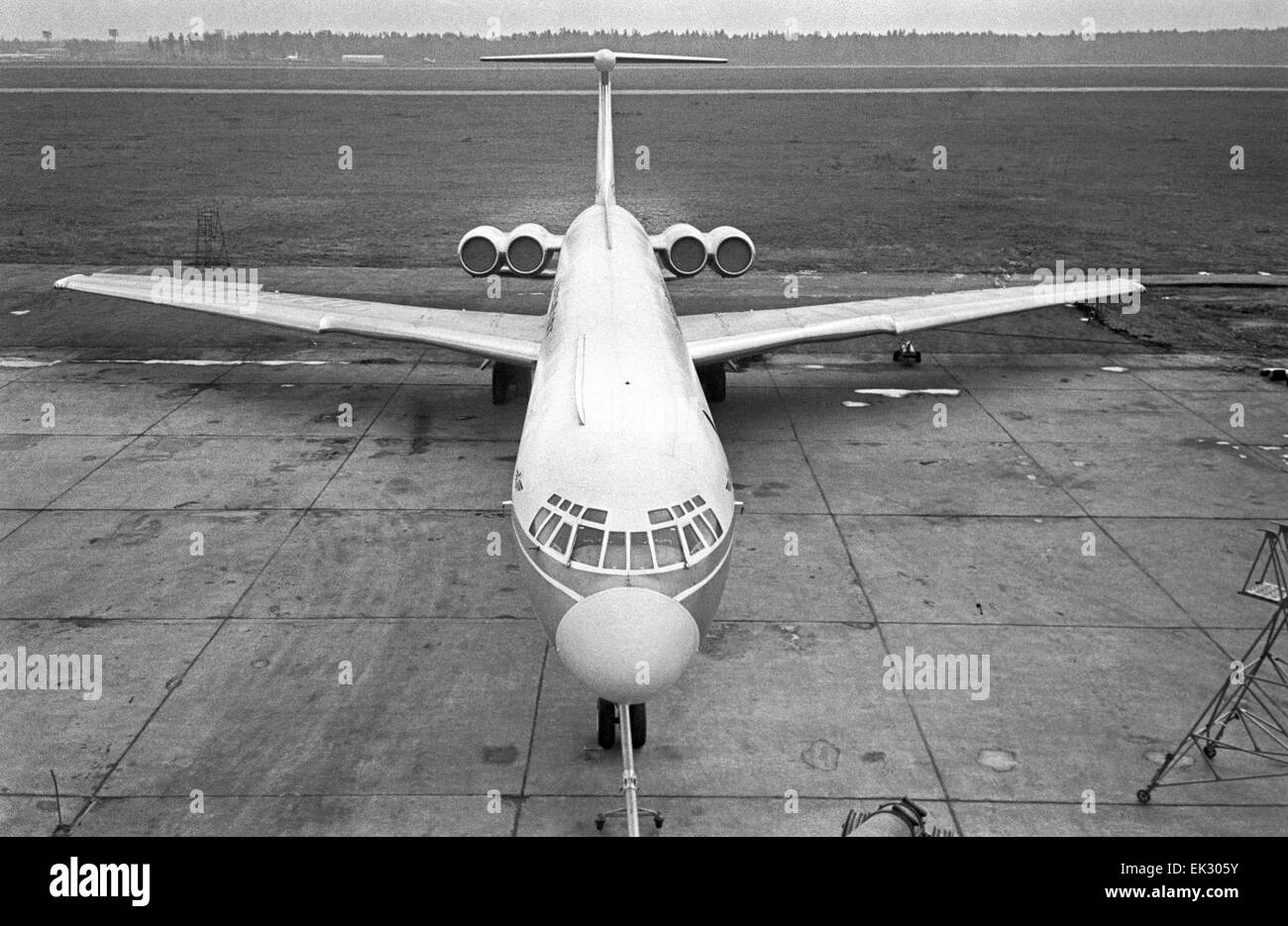 Ilyushin Il 62 Black and White Stock Photos & Images - Alamy
