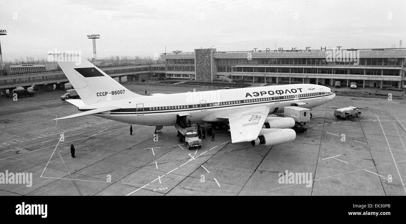Ilyushin Il 86 High Resolution Stock Photography and Images - Alamy