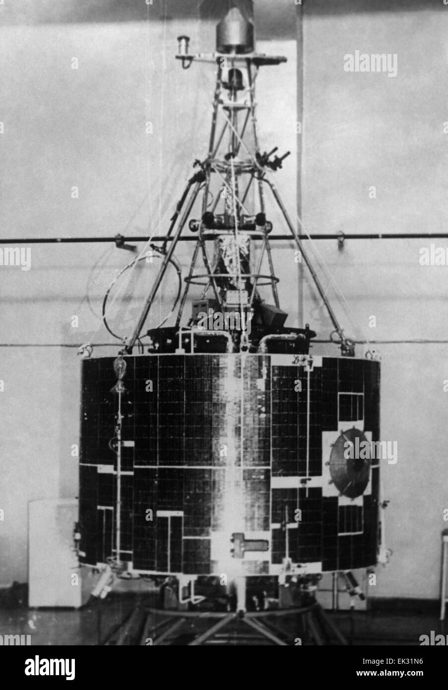 Satellite Kosmos High Resolution Stock Photography and Images - Alamy