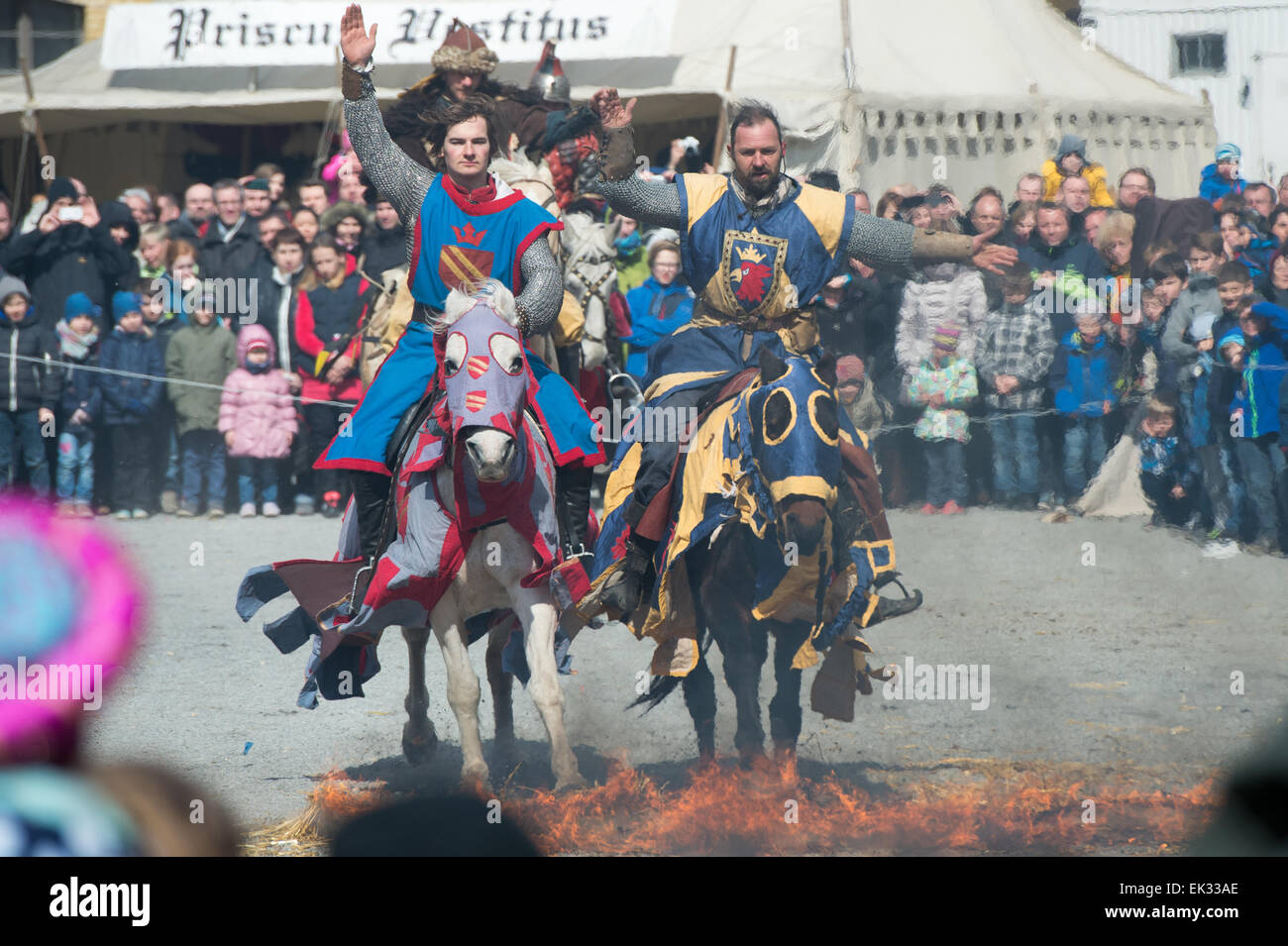 Knight invited at castle hi-res stock photography and images - Alamy