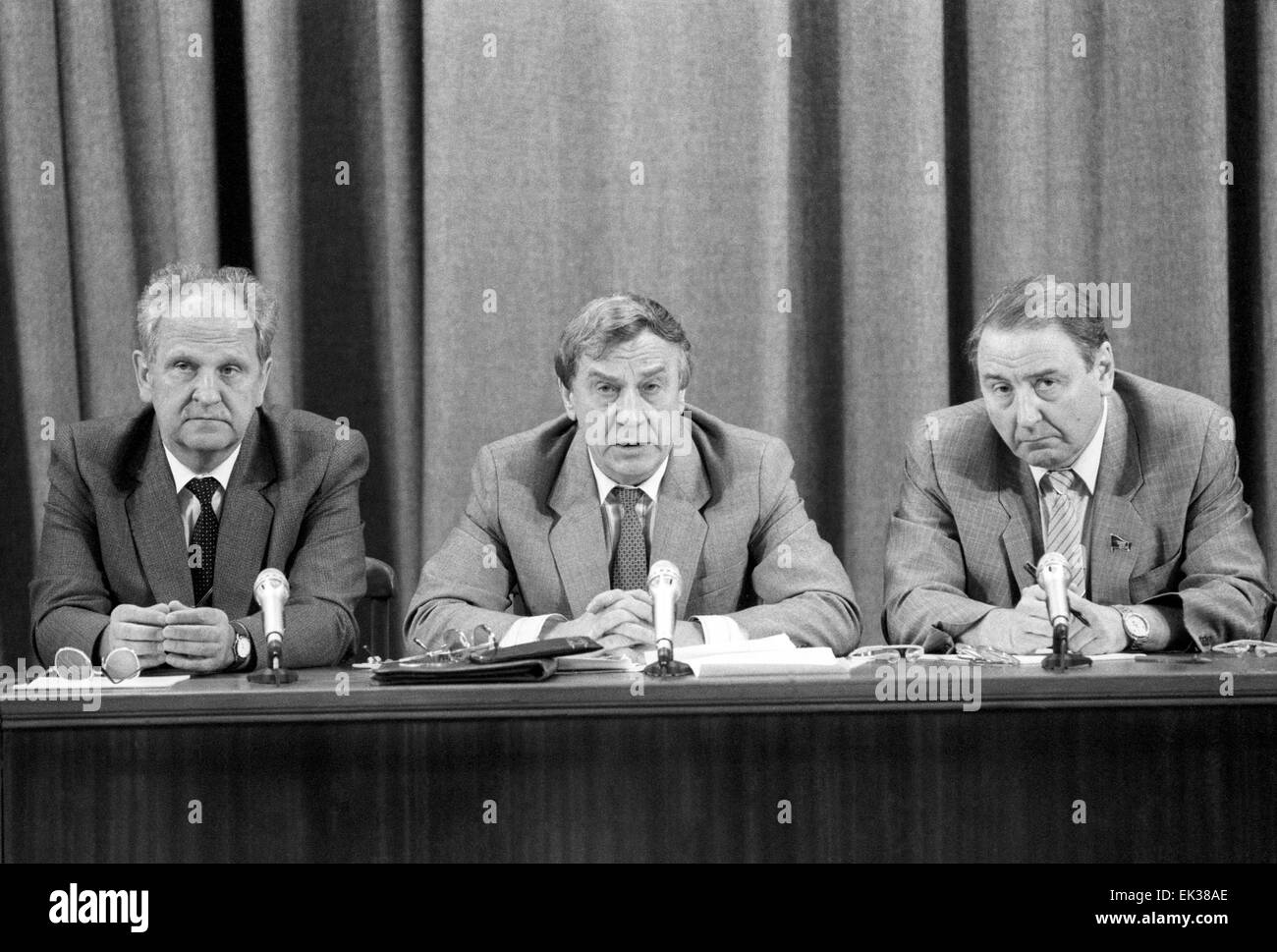 Moscow 1991 Coup Black and White Stock Photos & Images - Alamy