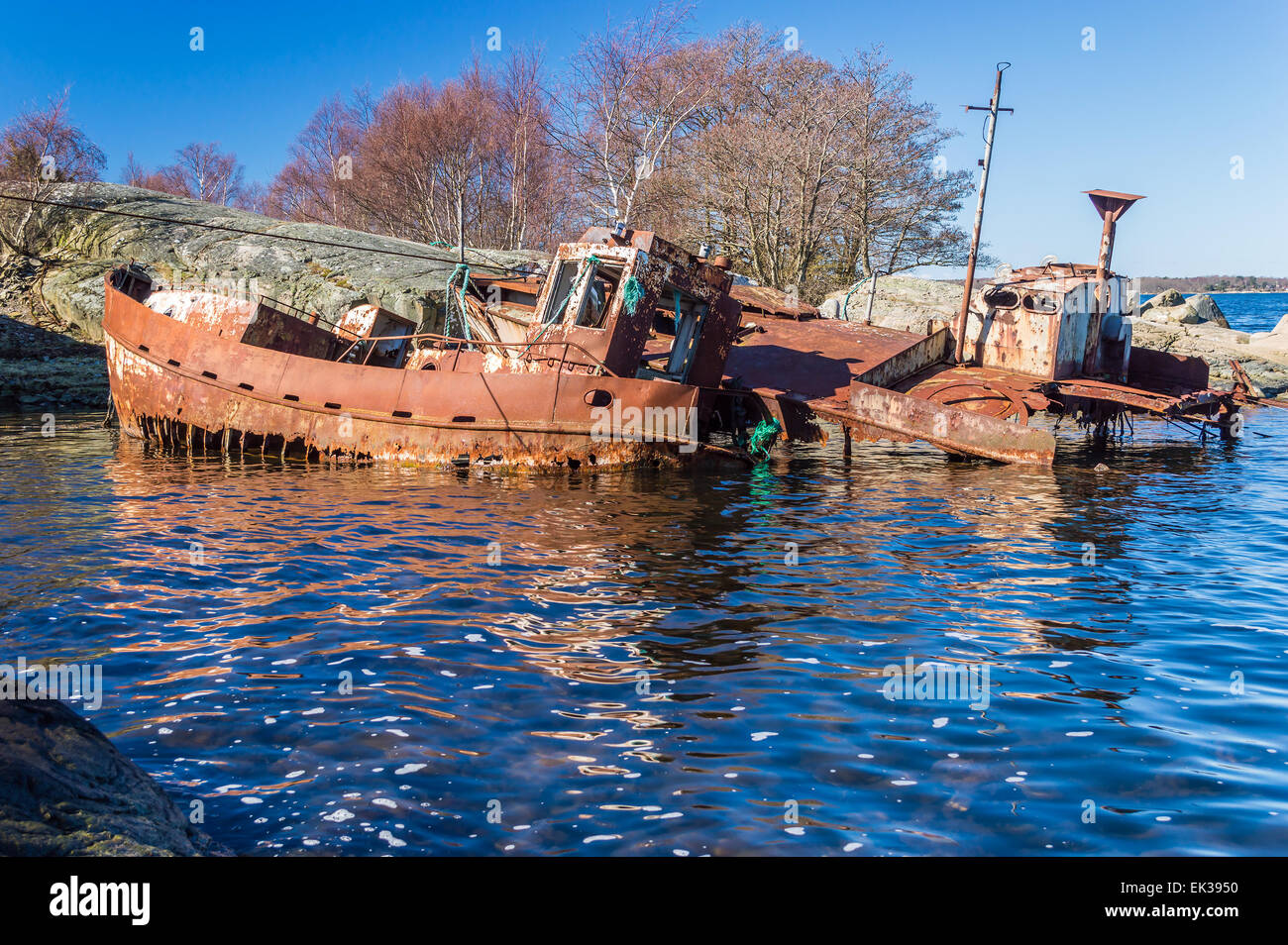 Ships shipwreck shipwrecks hi-res stock photography and images - Alamy