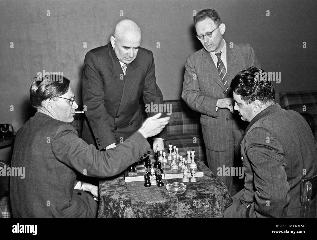 Soviet Chess Players Black and White Stock Photos & Images - Alamy