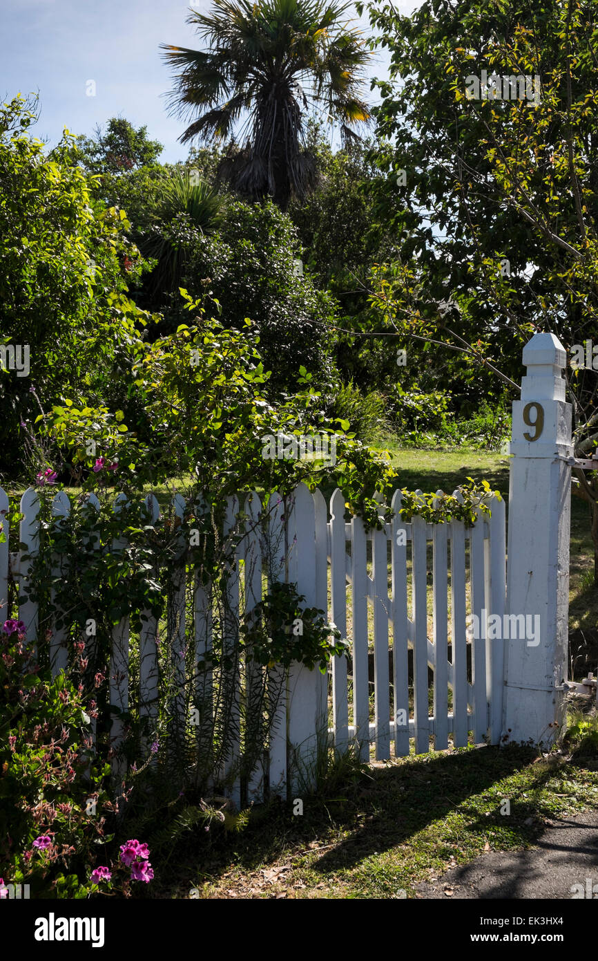 Picket fence gate hi-res stock photography and images - Alamy