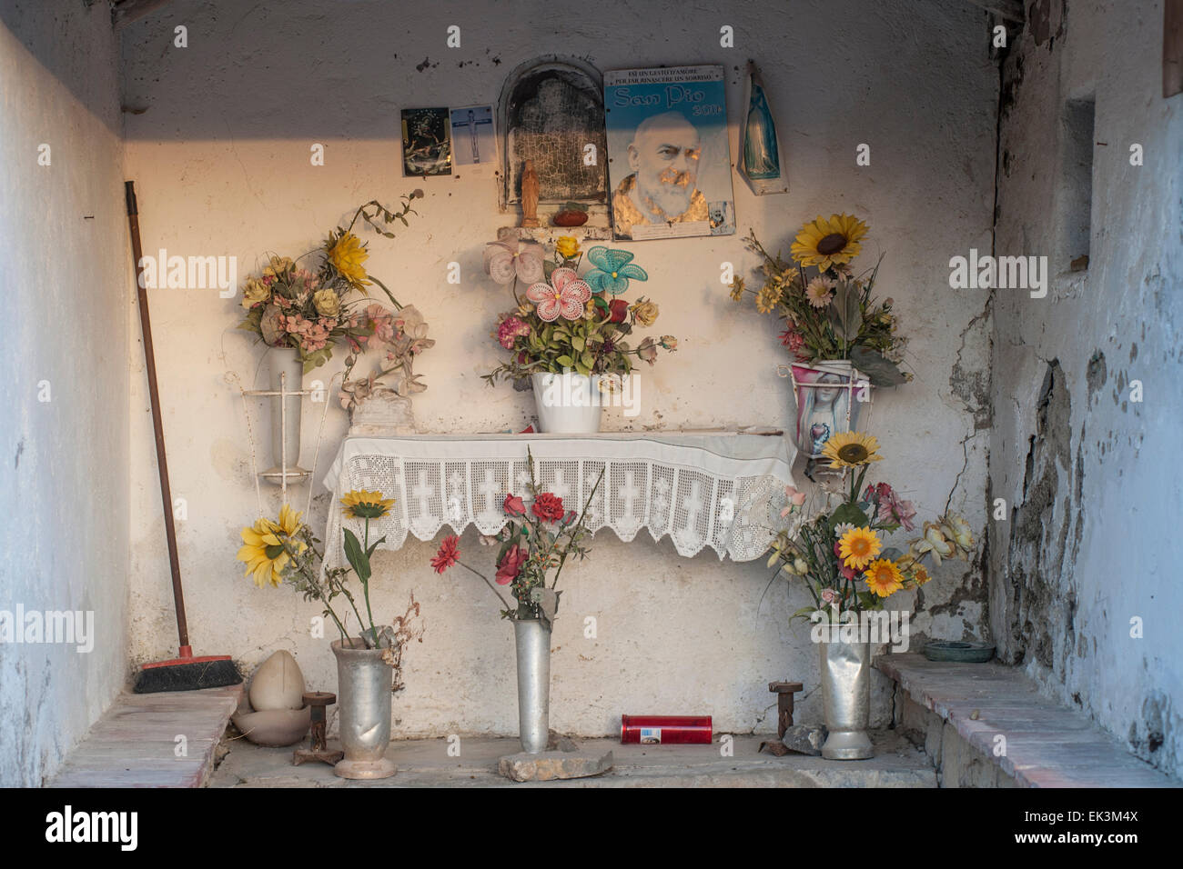 Catholic religious shrine hi-res stock photography and images - Alamy