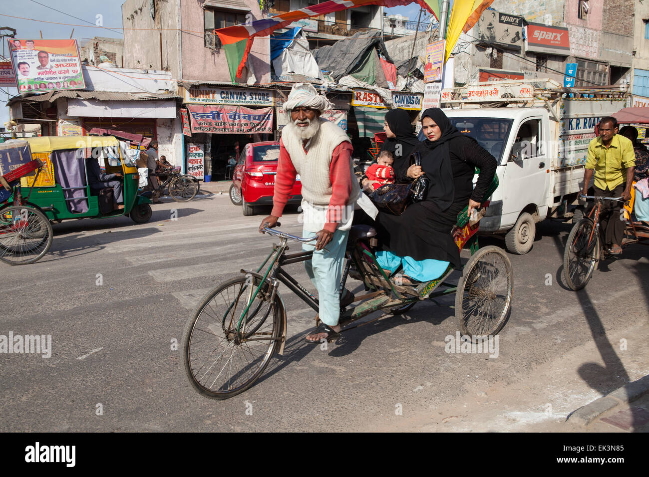 Travel rickshaw driver hi-res stock photography and images - Alamy