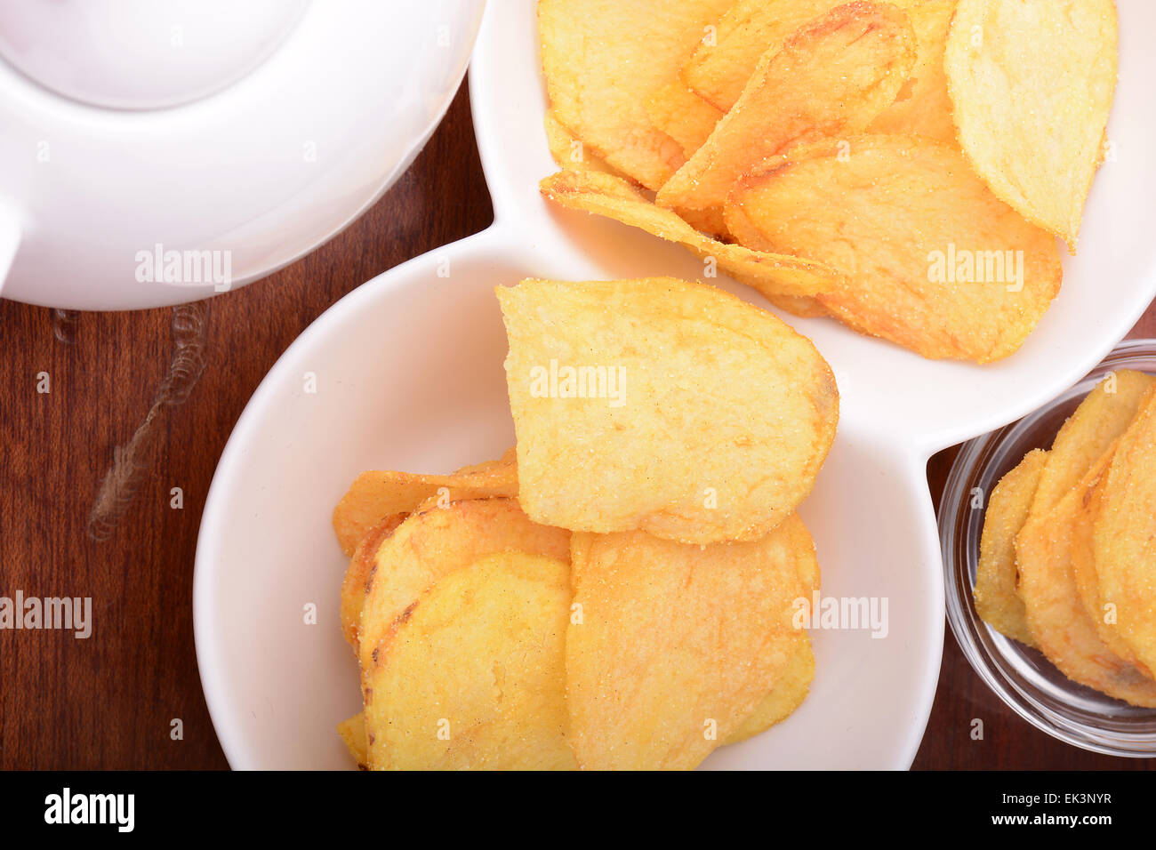 Close-up of fresh, crispy potato chips Stock Photo - Alamy