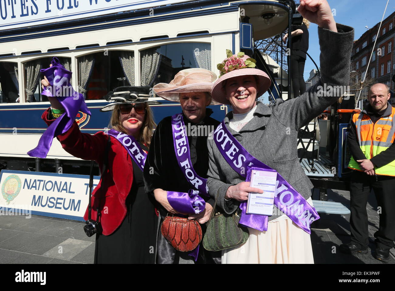 Women of ireland 1916 hi-res stock photography and images - Alamy