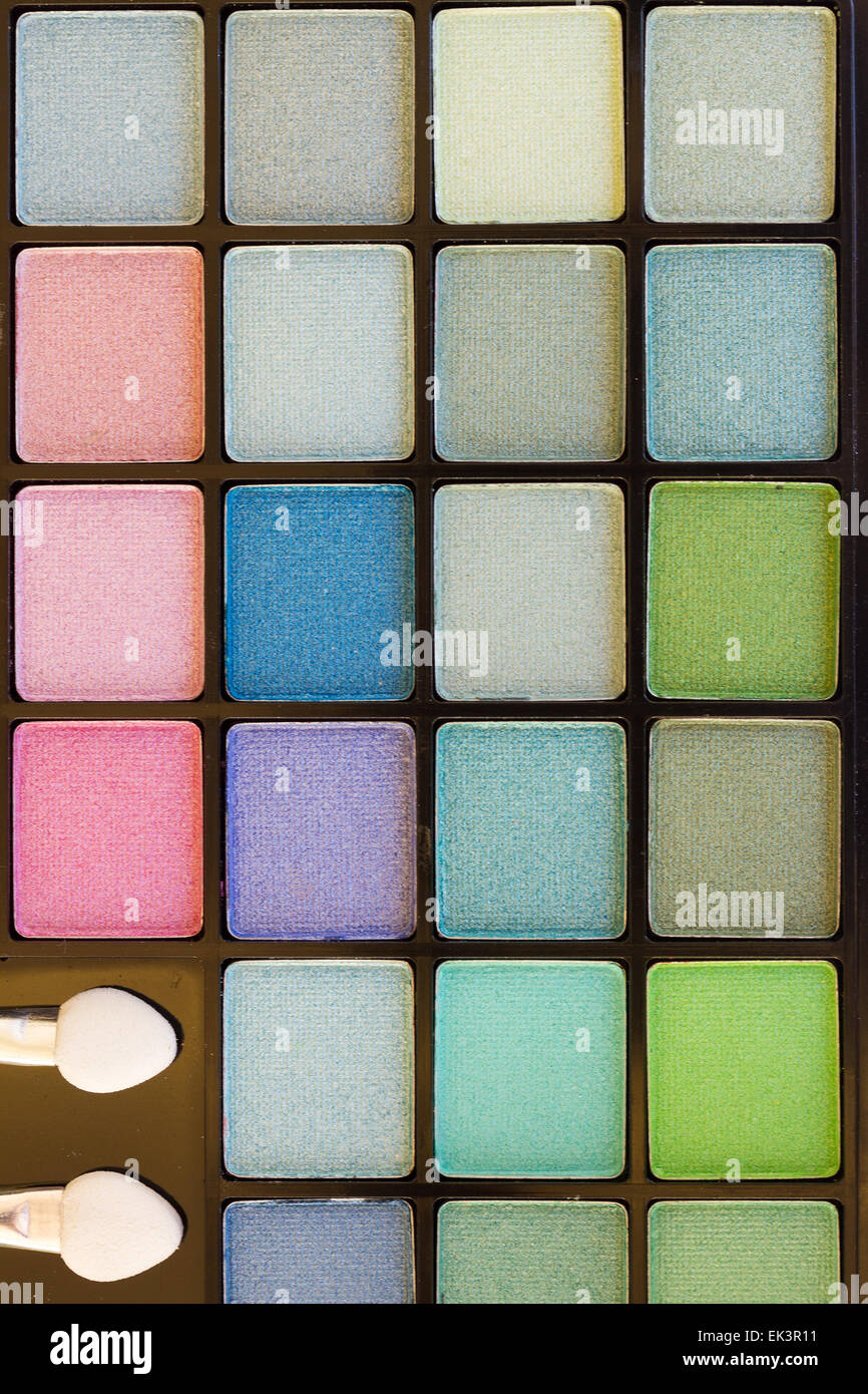 brushes on eye shadows palette Stock Photo - Alamy