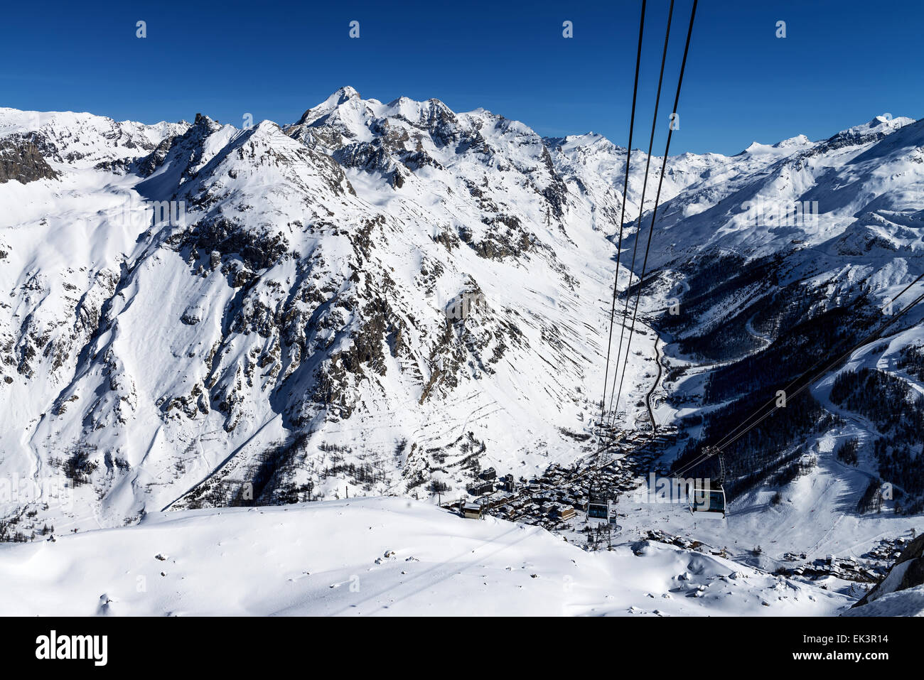 Aerial cablecar cableway tramway hi-res stock photography and images ...