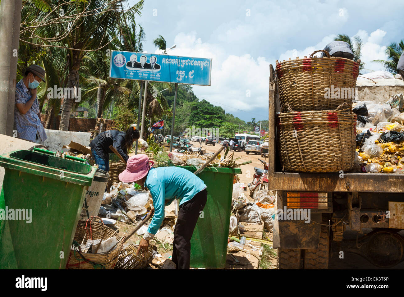 Male cleaning crew worker hi-res stock photography and images - Alamy