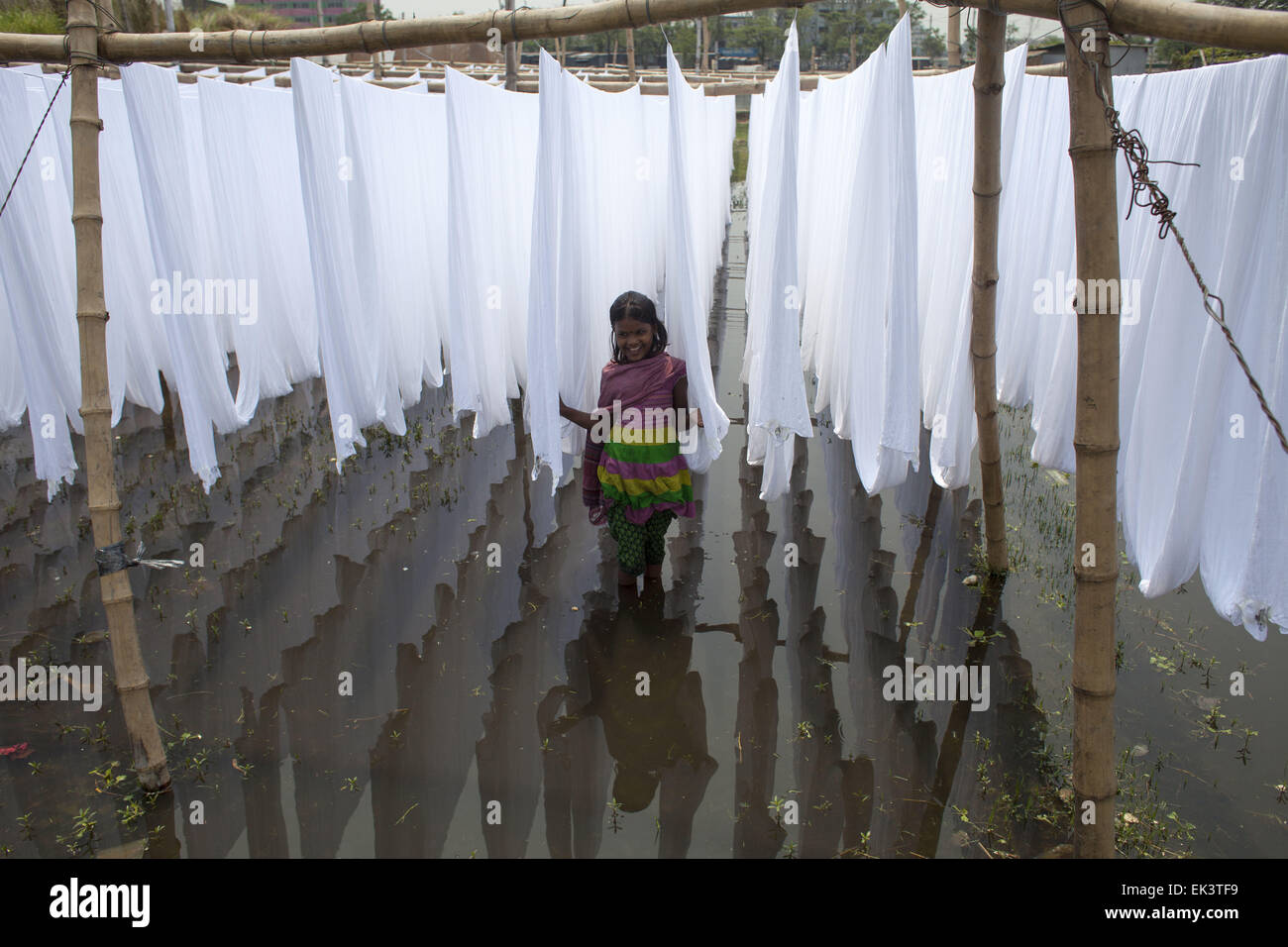 Dhaka, Bangladesh. 6th Apr, 2015. Dying workers children playing near ...