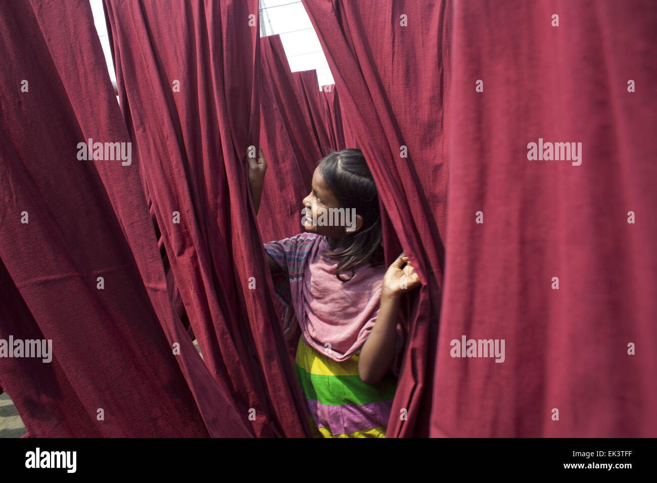 Dhaka, Bangladesh. 6th Apr, 2015. Dying workers children playing near ...