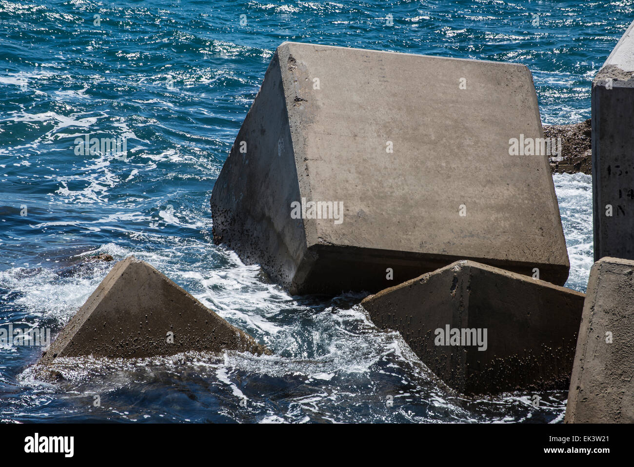 Cement concrete cube hi-res stock photography and images - Alamy