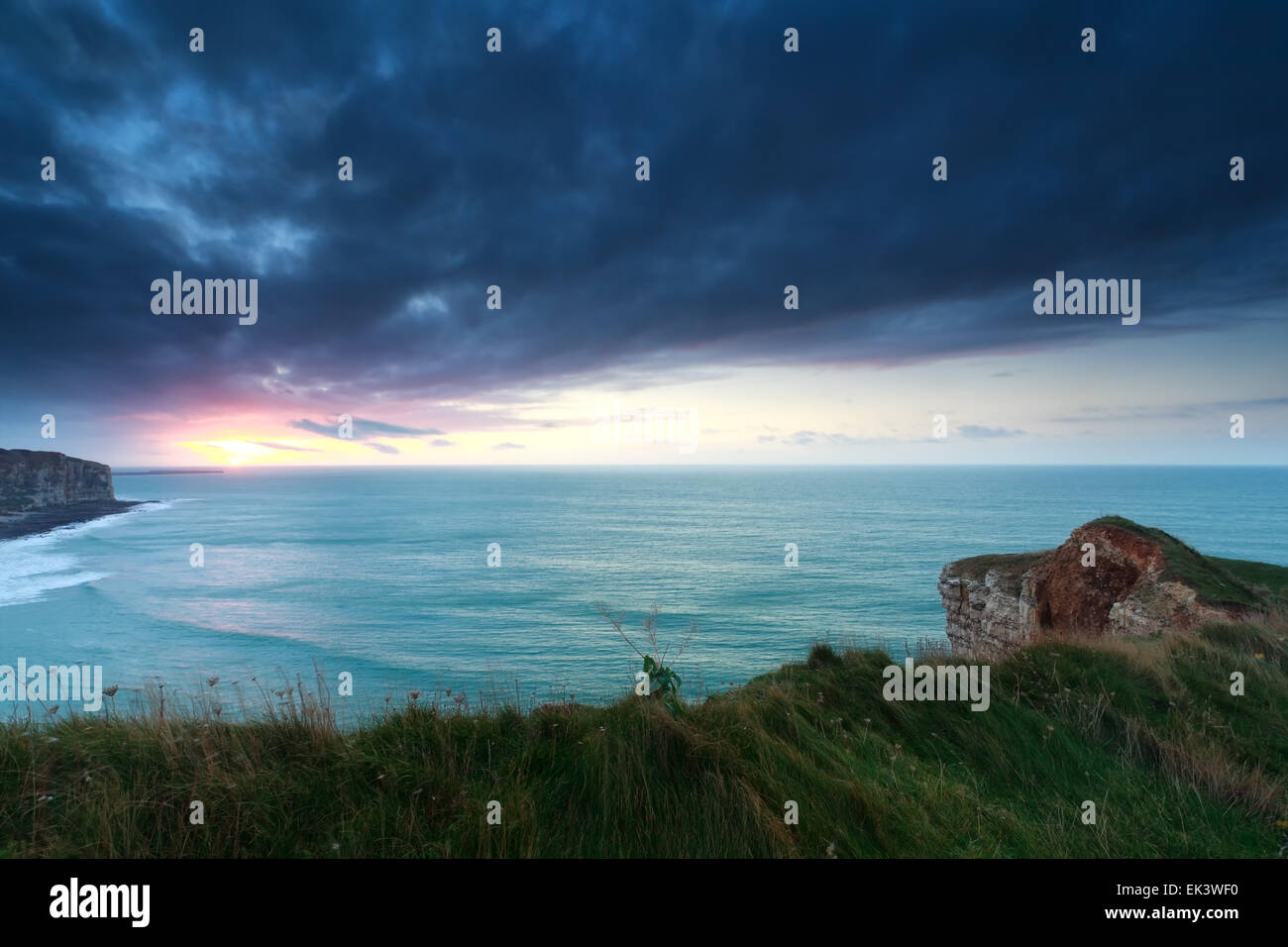 Cliff beach sunset mountains hi-res stock photography and images - Alamy