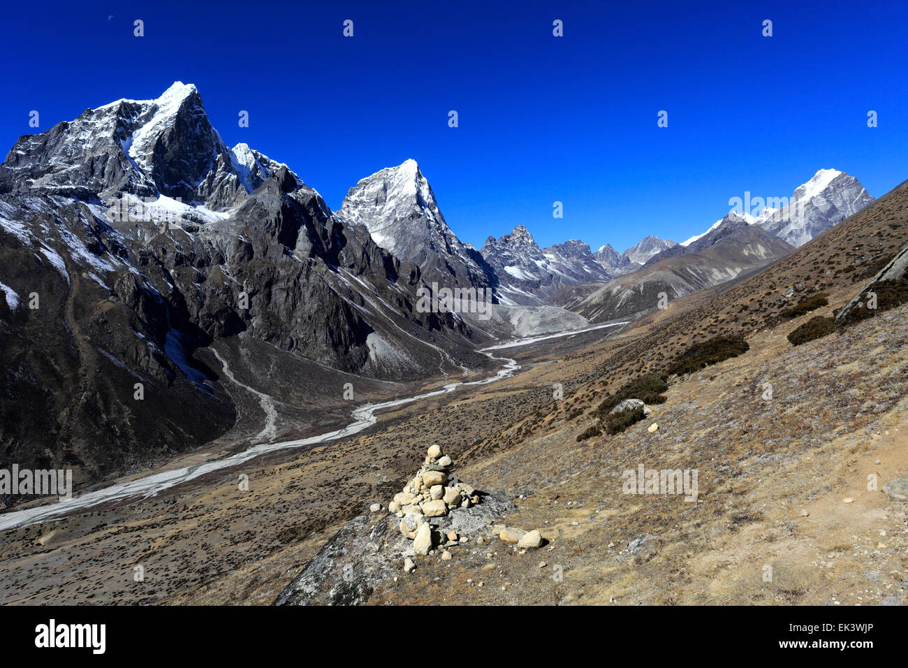Trekkers at Pheriche village, Pheriche Pass, Everest base camp trek ...