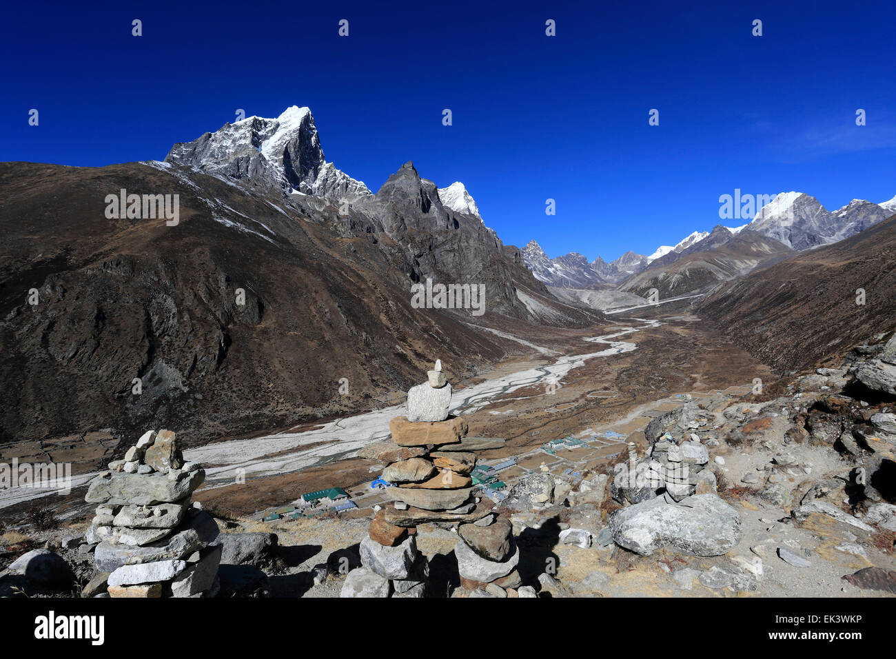 Trekkers at Pheriche village, Pheriche Pass, Everest base camp trek ...