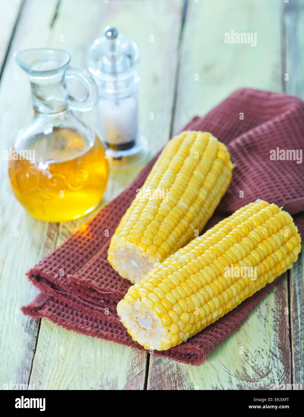 boiled corn on napkin and on a table Stock Photo - Alamy