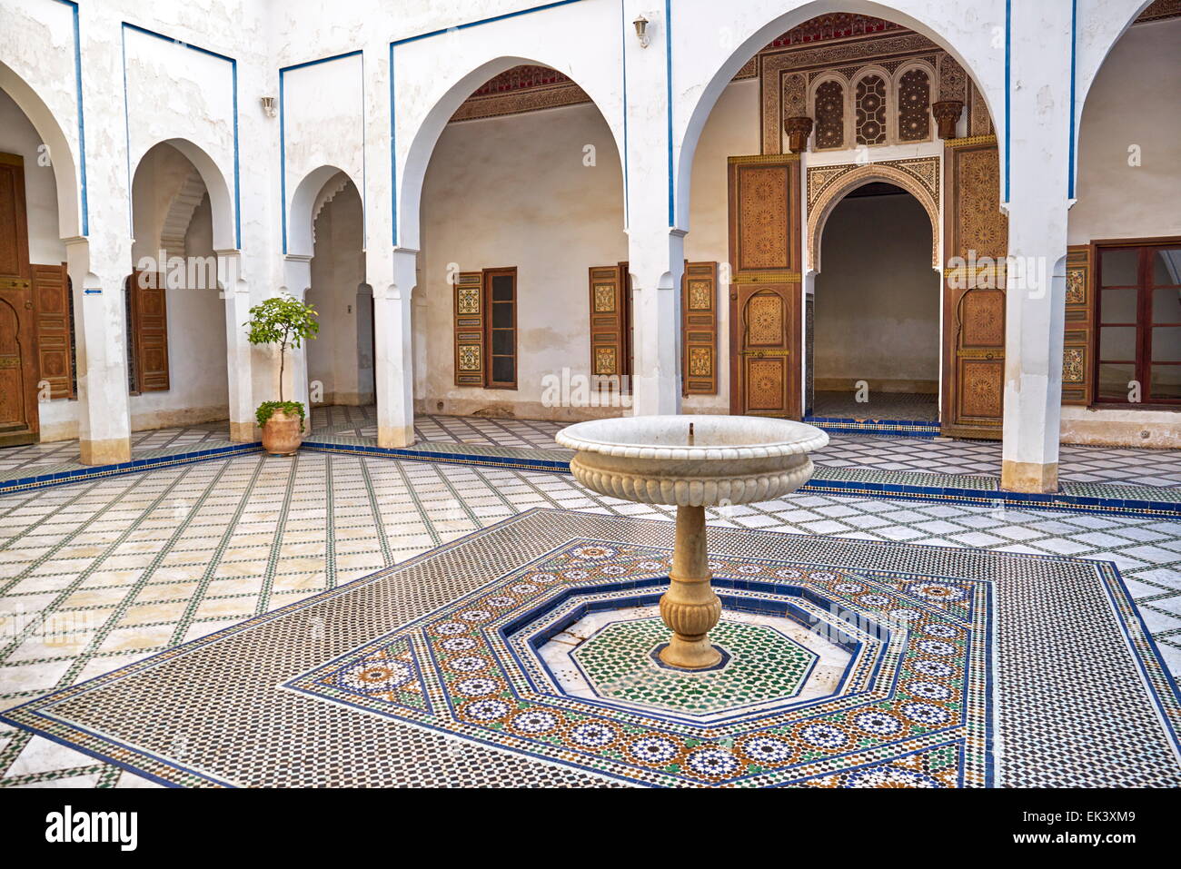 Moroccan palace inside hi-res stock photography and images - Alamy