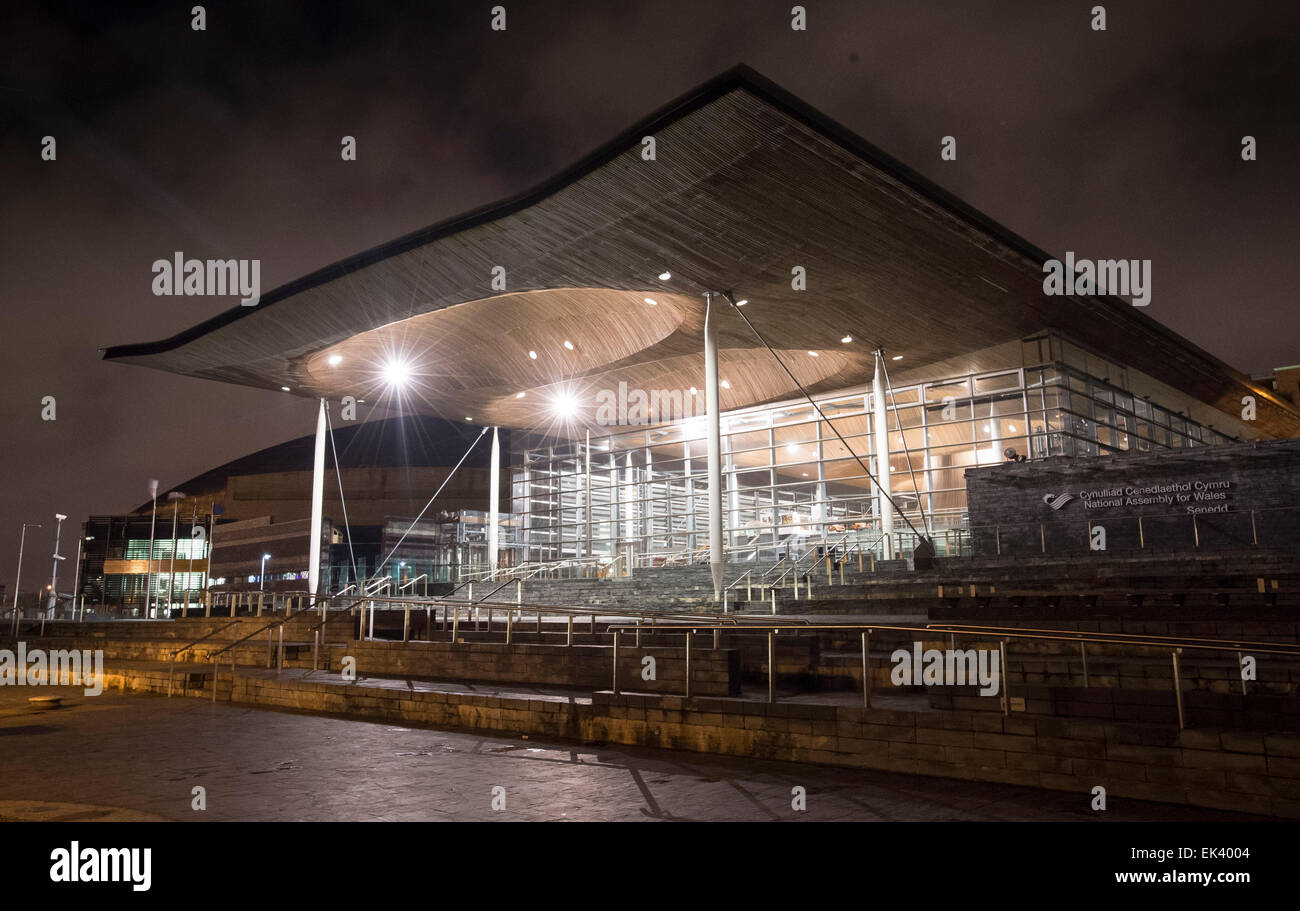 The Senedd at Cardiff Bay at night Stock Photo - Alamy