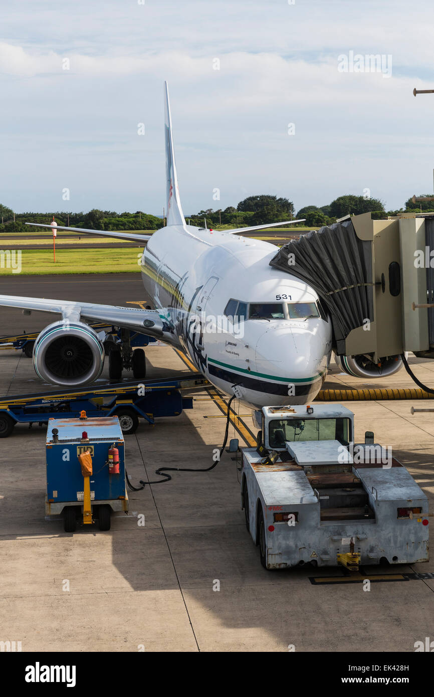 Airplane parked hi-res stock photography and images - Alamy
