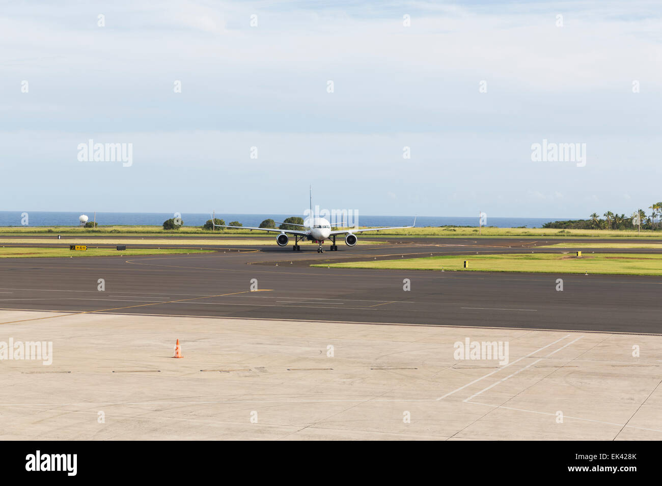 Airplane preparing for take off hi-res stock photography and images - Alamy