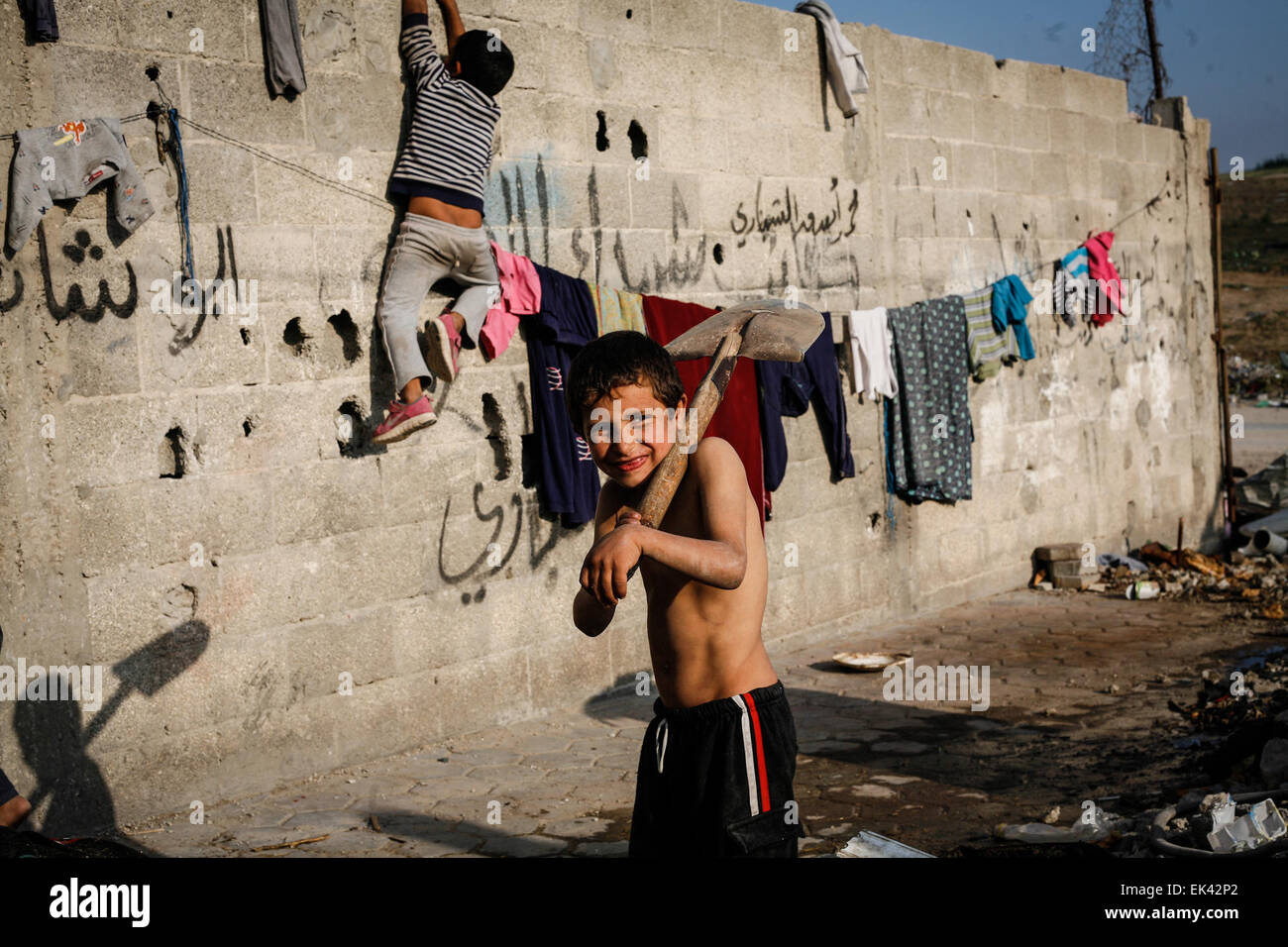 Gaza, Palestinian. 06th Apr, 2015. The Palestinian boys playing around ...