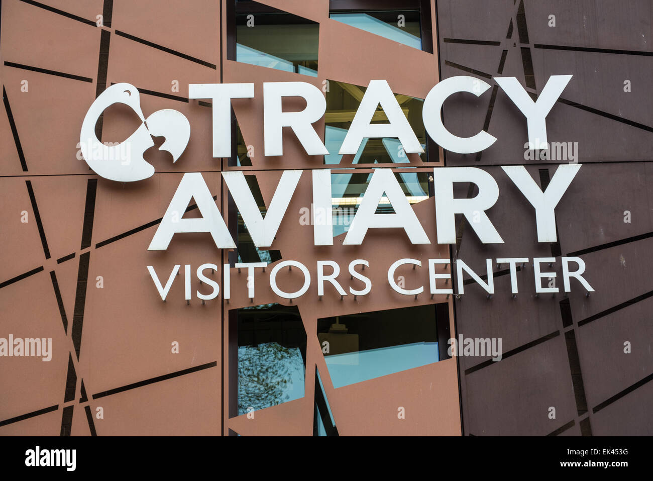 Public bird aviary hi-res stock photography and images - Alamy