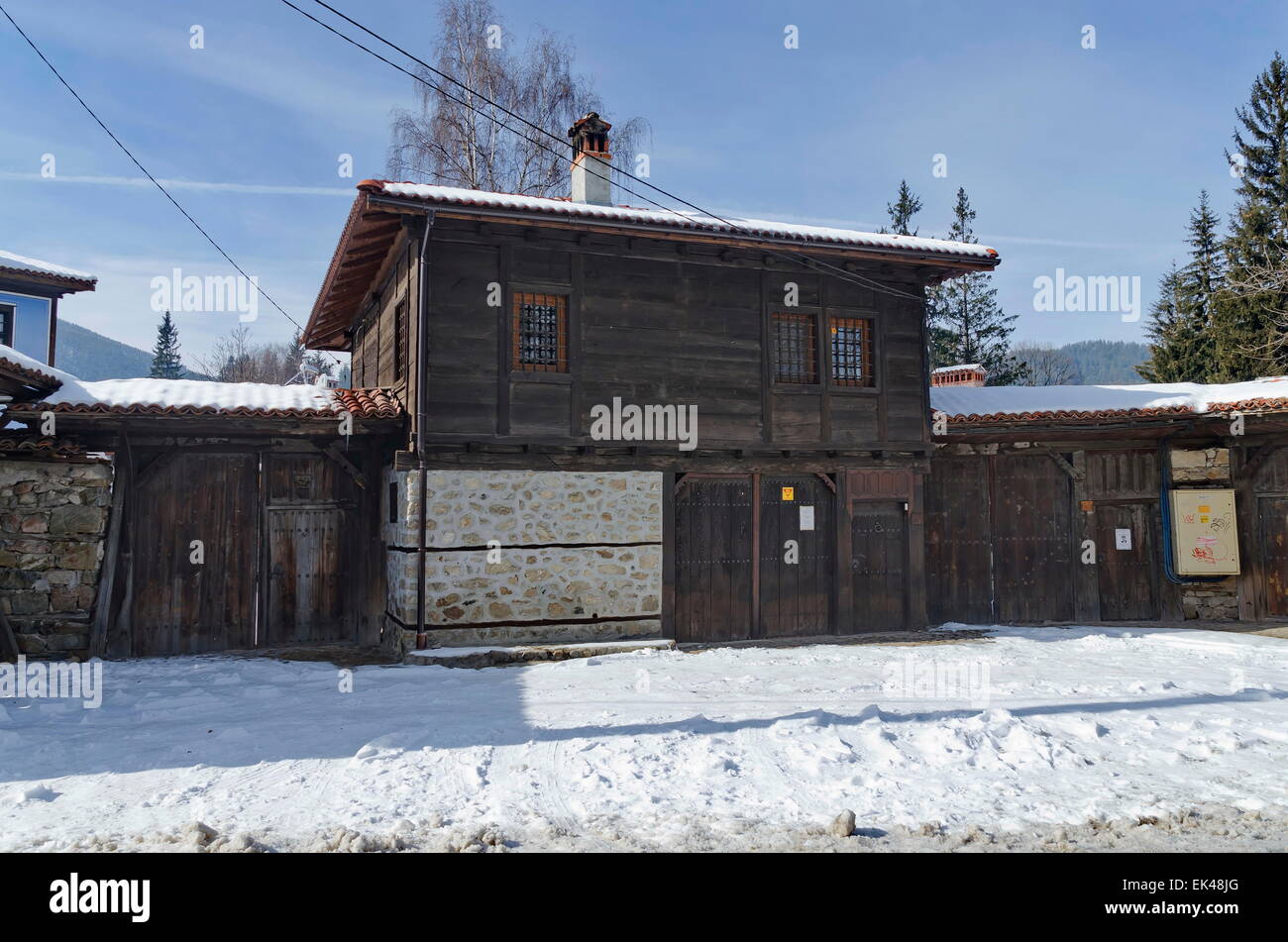 Two leaved wood door hi-res stock photography and images - Alamy