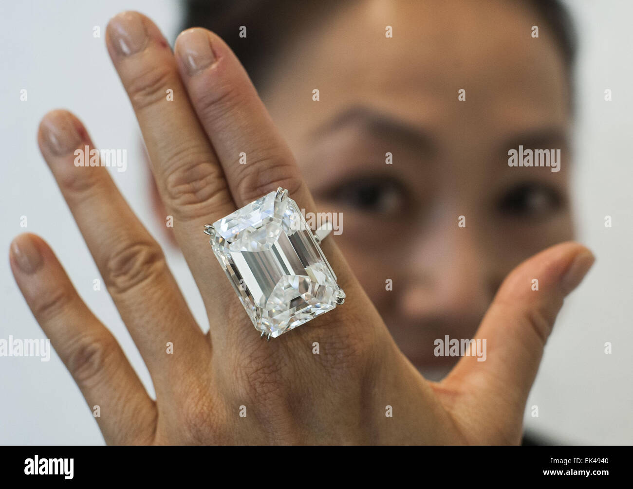 100 carat hi-res stock photography and images - Alamy