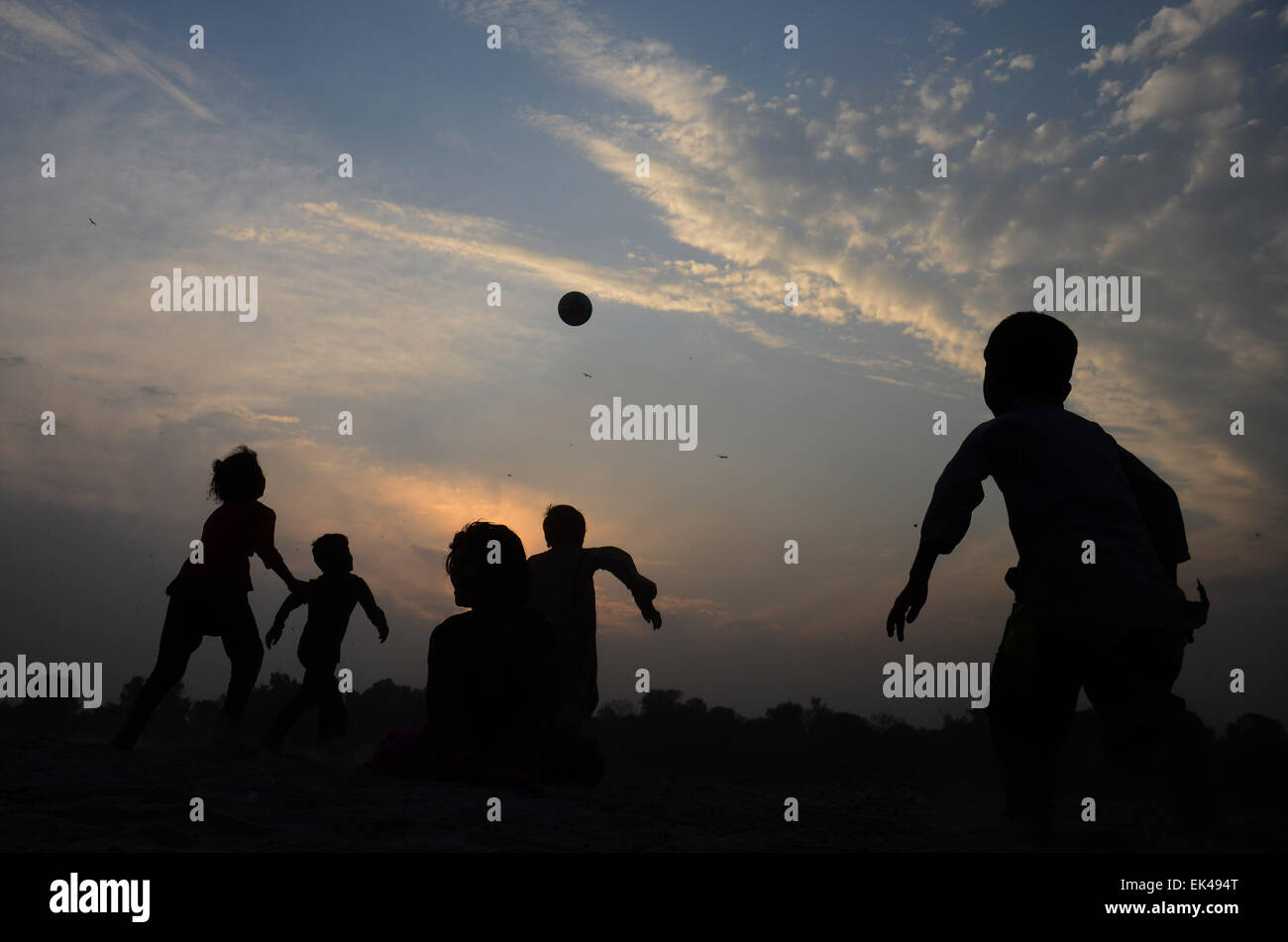 Lahore, Pakistan. 06th Apr, 2015. Pakistani homeless gypsy children are ...