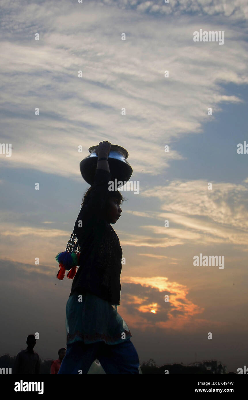 Lahore, Pakistan. 06th Apr, 2015. Pakistani homeless gypsy children are ...