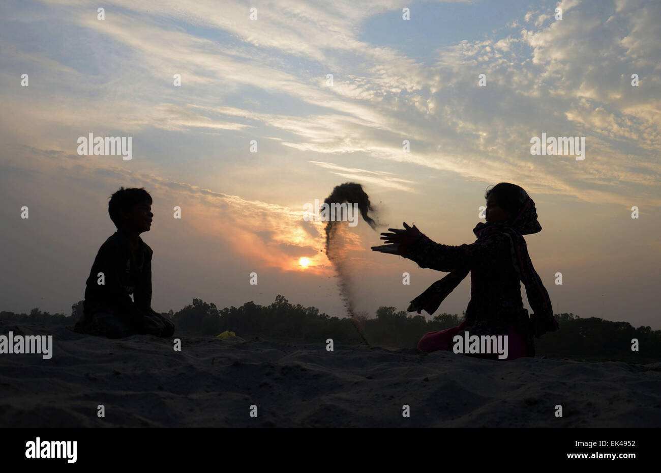 Lahore, Pakistan. 06th Apr, 2015. Pakistani homeless gypsy children are ...