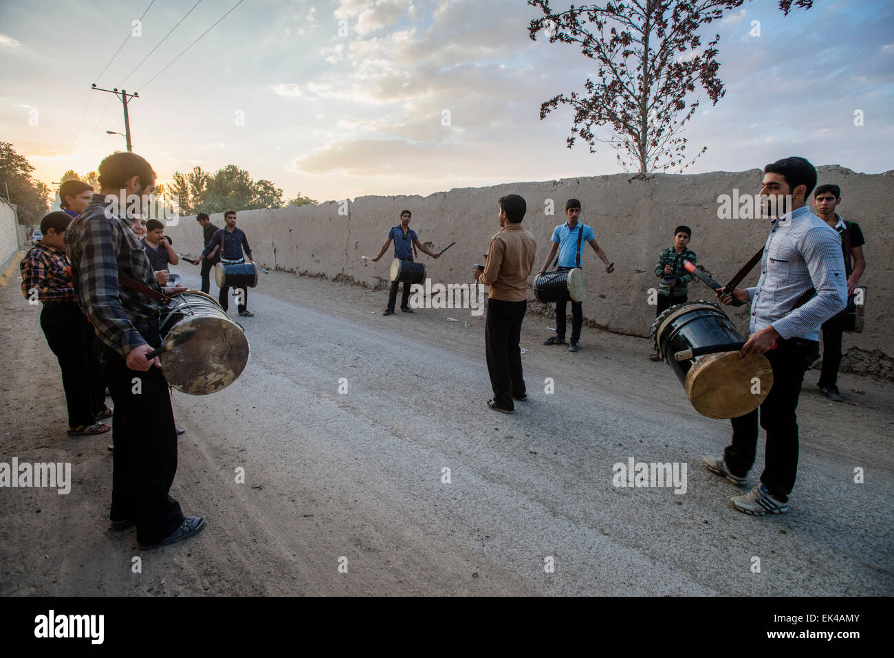 Men rehearse march past with drums of Tazieh, ritual theater of the day ...