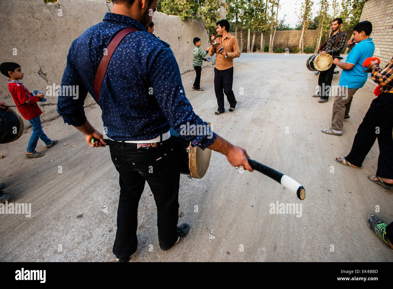 Men rehearse march past with drums of Tazieh, ritual theater of the day ...