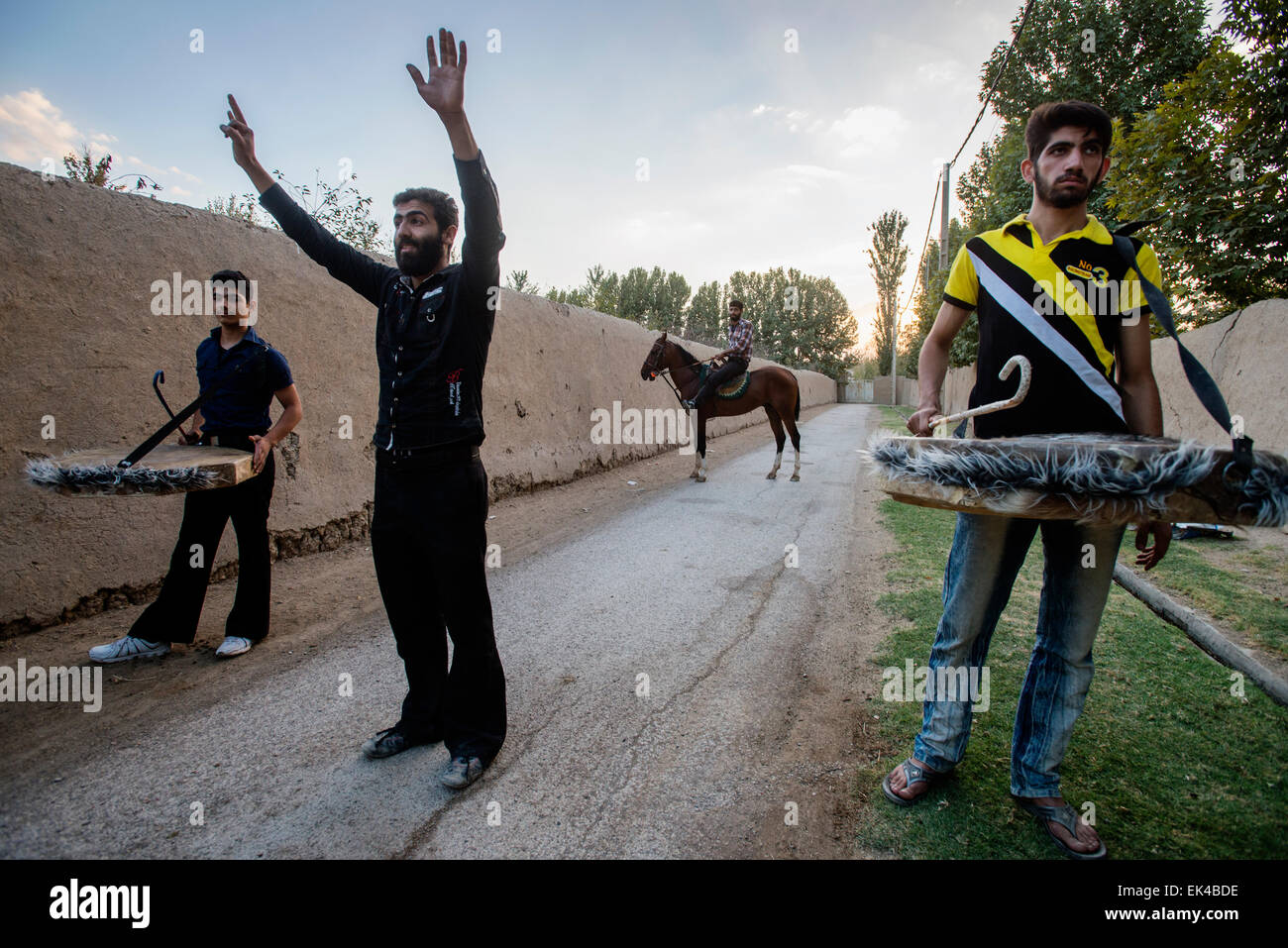 Men rehearse march past with drums of Tazieh, ritual theater of the day ...