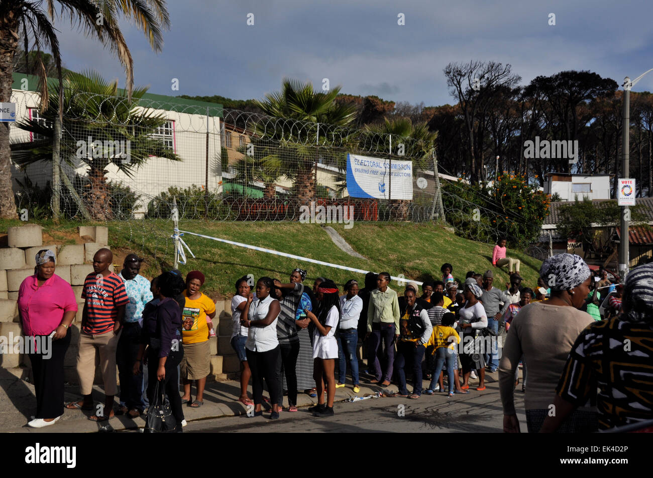 South africa election queue mandela hi-res stock photography and images ...