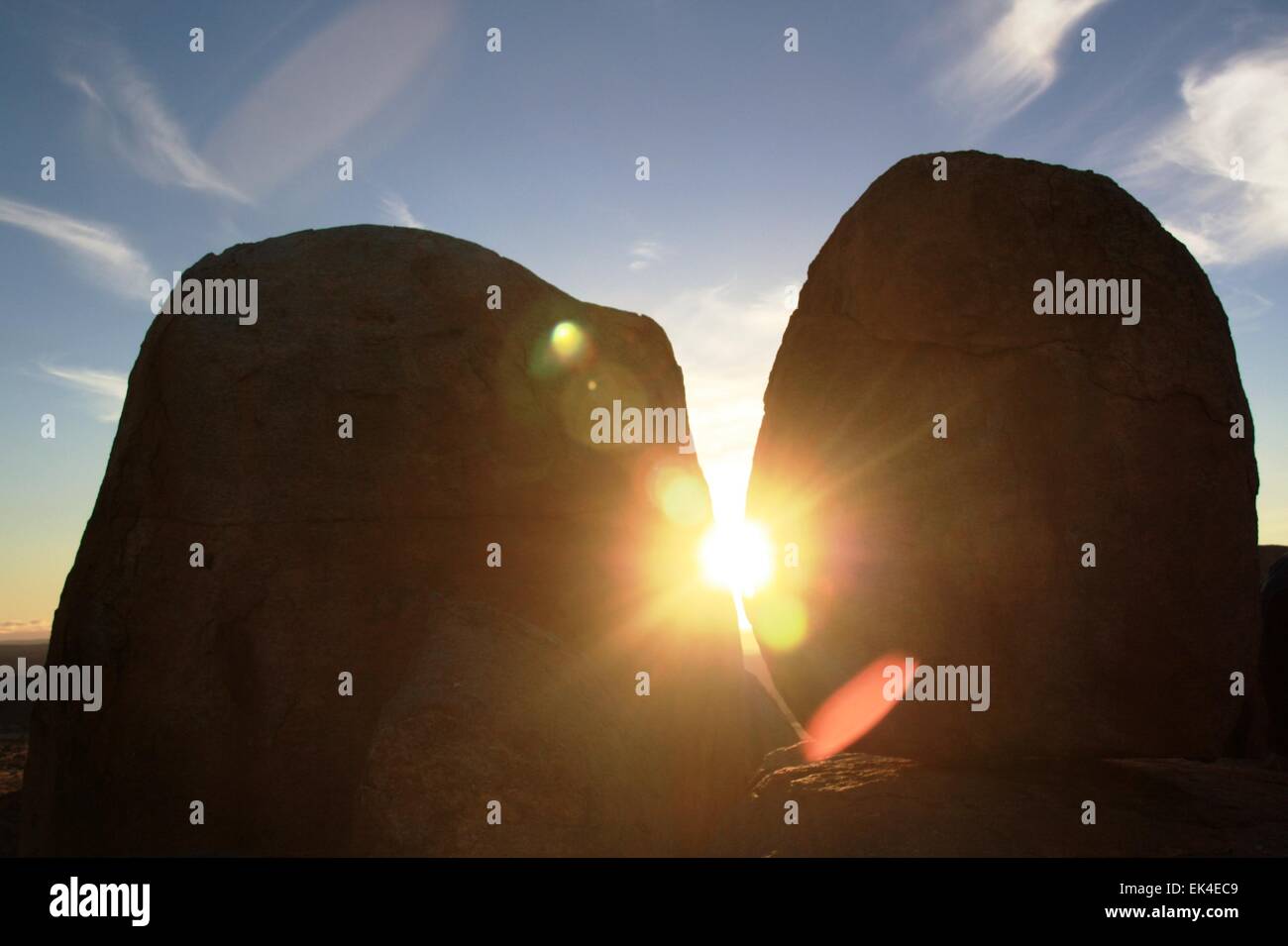 Blue sky sun two gap stone hi-res stock photography and images - Alamy