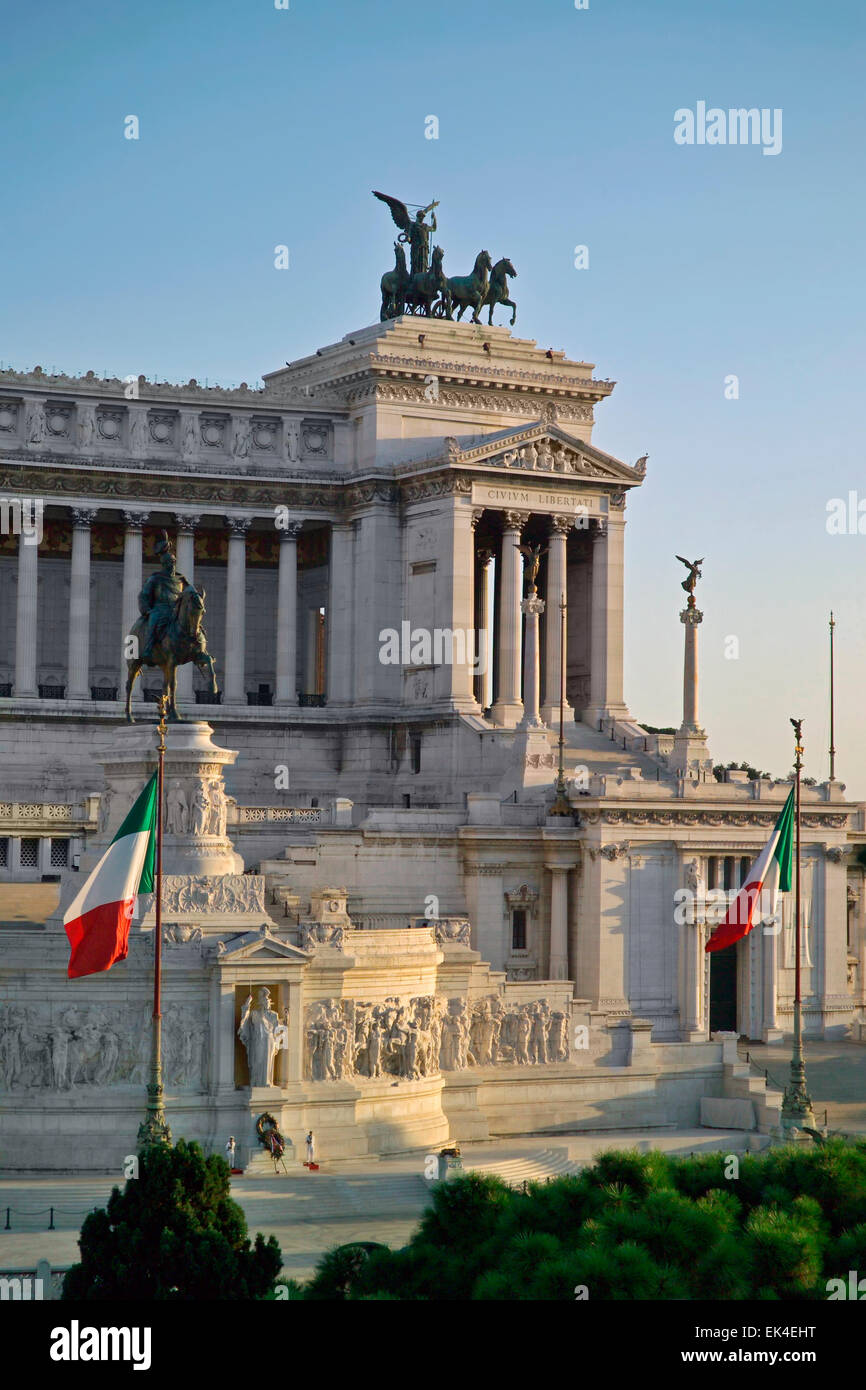 Italy, Lzio, Rome, Venezia Square, view of the Vittoriano building at ...