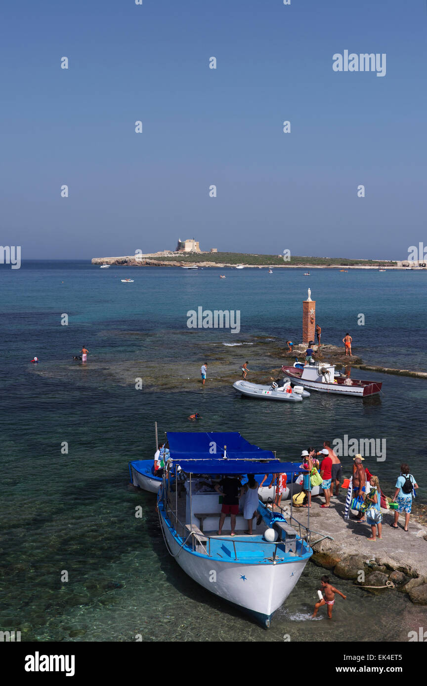 Italy, Sicily, Portopalo di Capo Passero, view of the coast and Capo ...