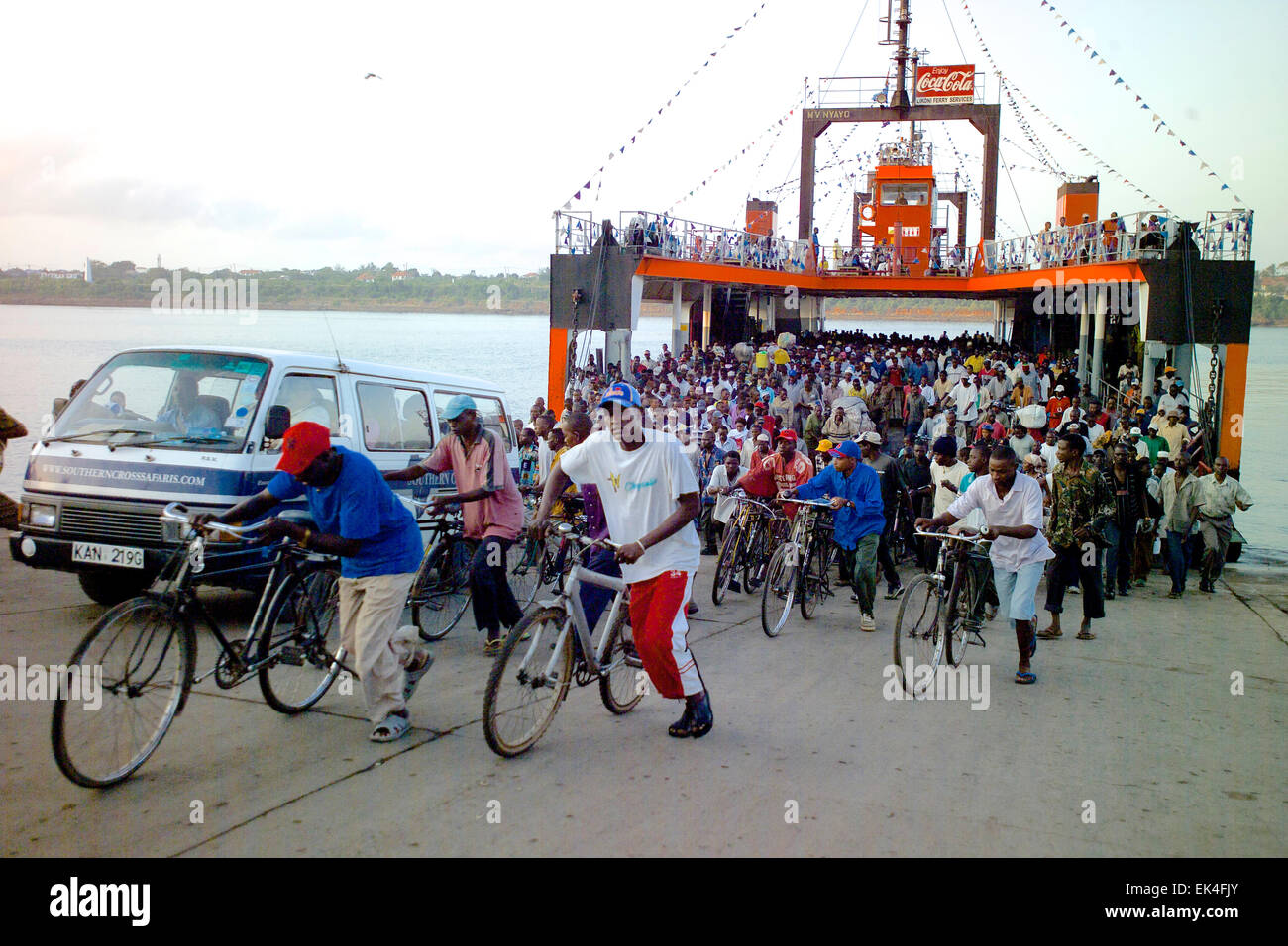 The Lekoni Ferry crosses a river in Kenya Stock Photo - Alamy