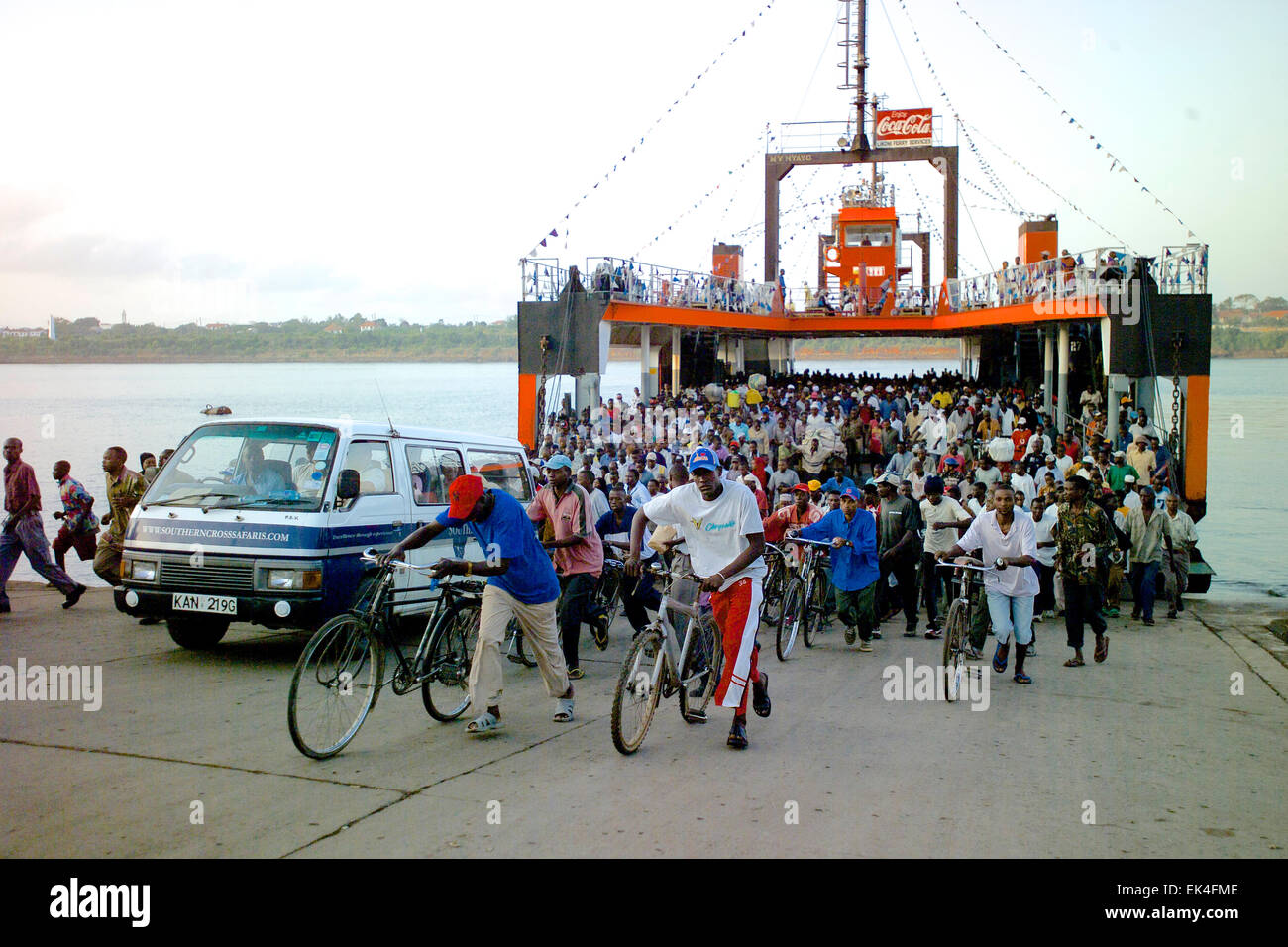 The Lekoni Ferry crosses a river in Kenya Stock Photo - Alamy