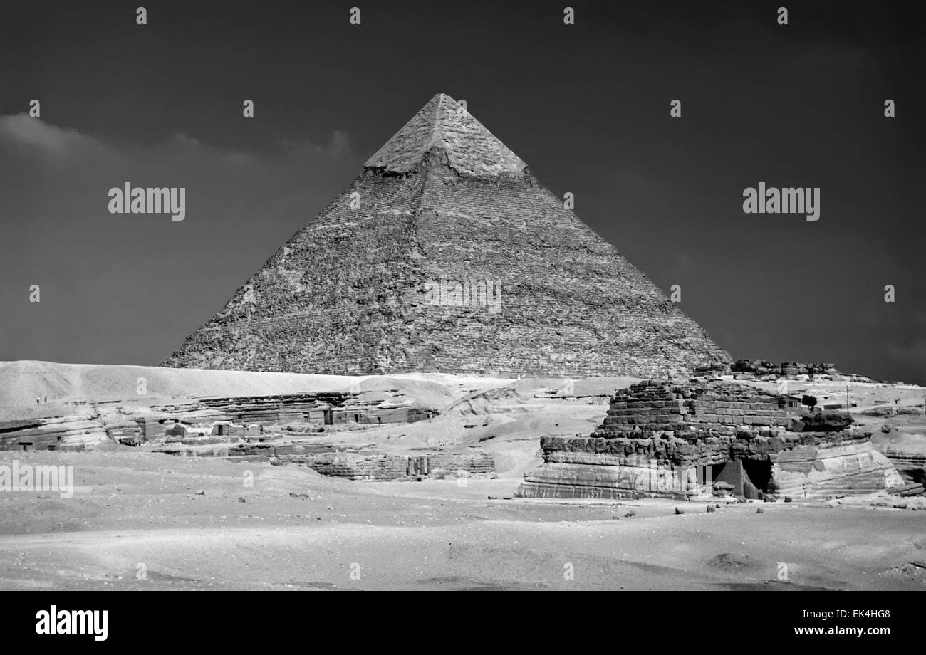 Egypt pyramid building Black and White Stock Photos & Images - Alamy