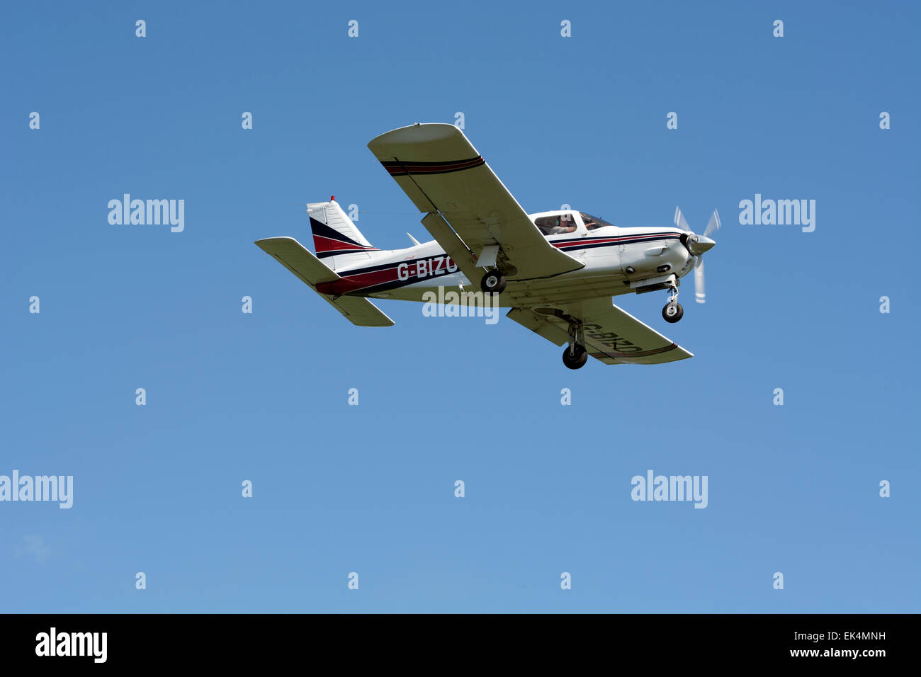 Piper PA28 Cherokee Arrow II (G-BIZO Stock Photo - Alamy