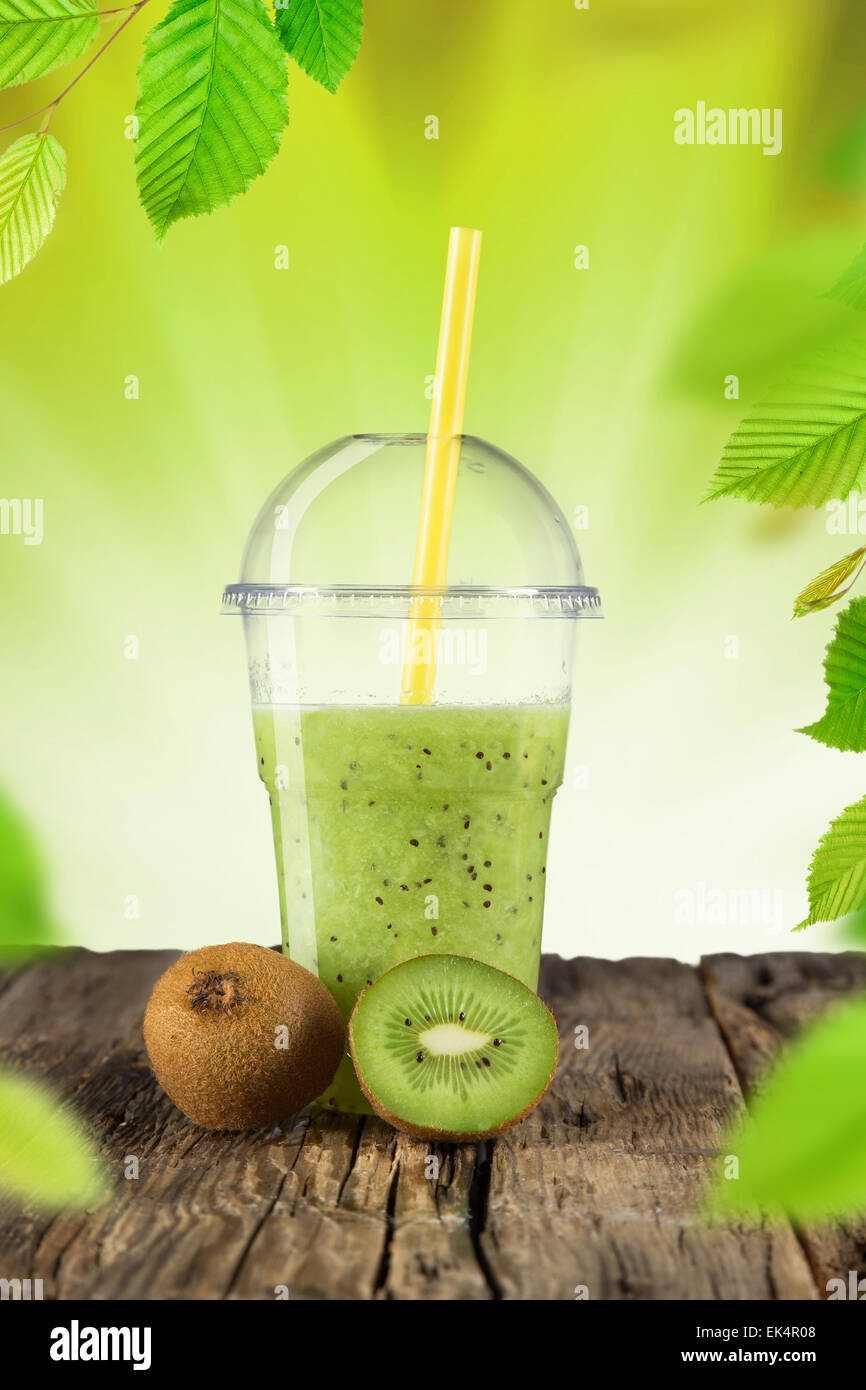 Kiwi fruit juice fresh hi-res stock photography and images - Alamy