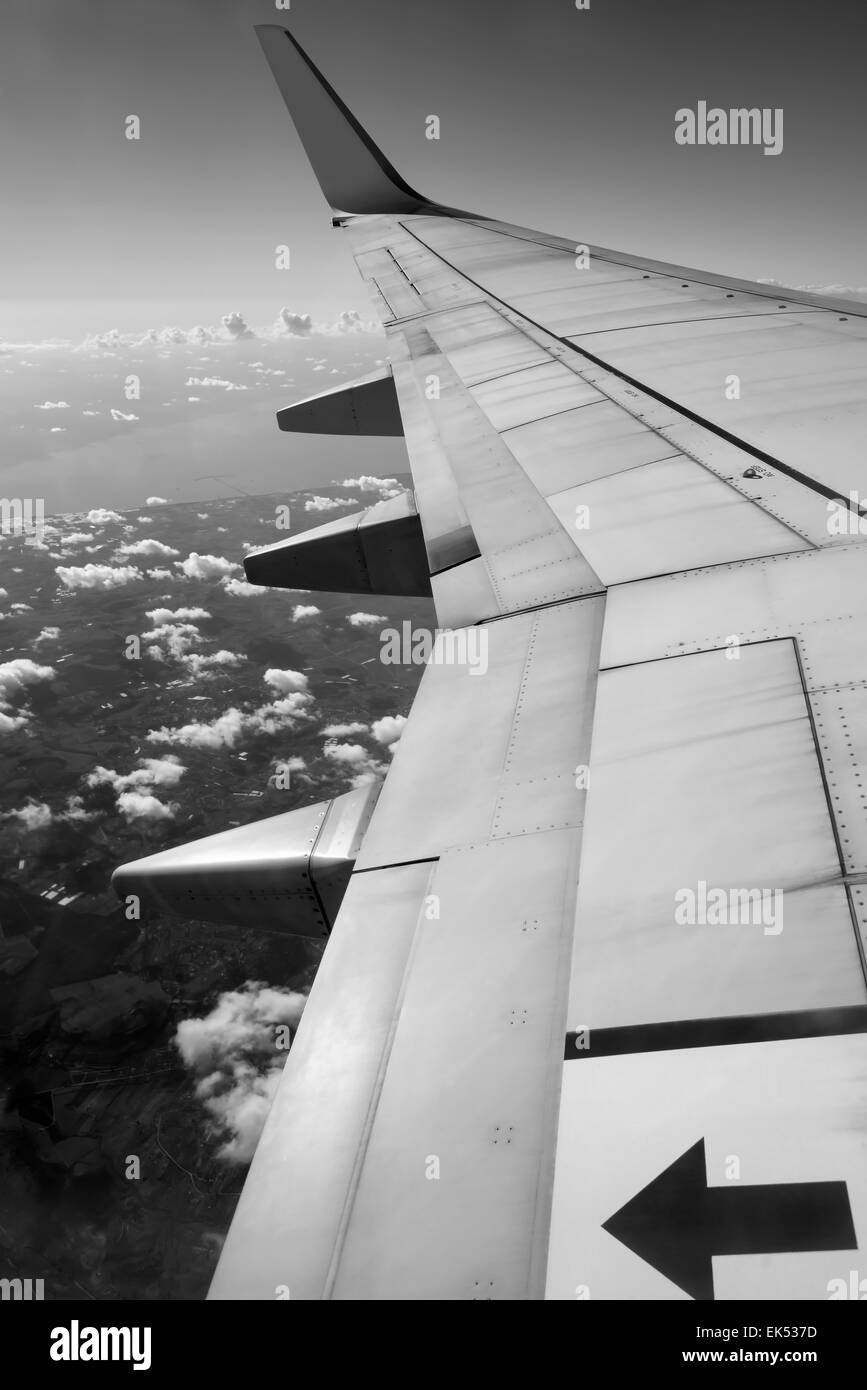 Landing fly flying wing wings Black and White Stock Photos & Images - Alamy
