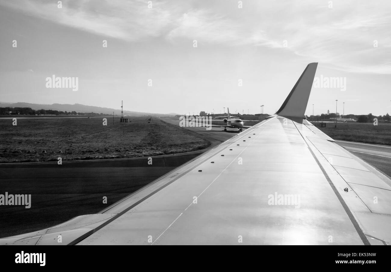 Landing strip airplane Black and White Stock Photos & Images - Alamy