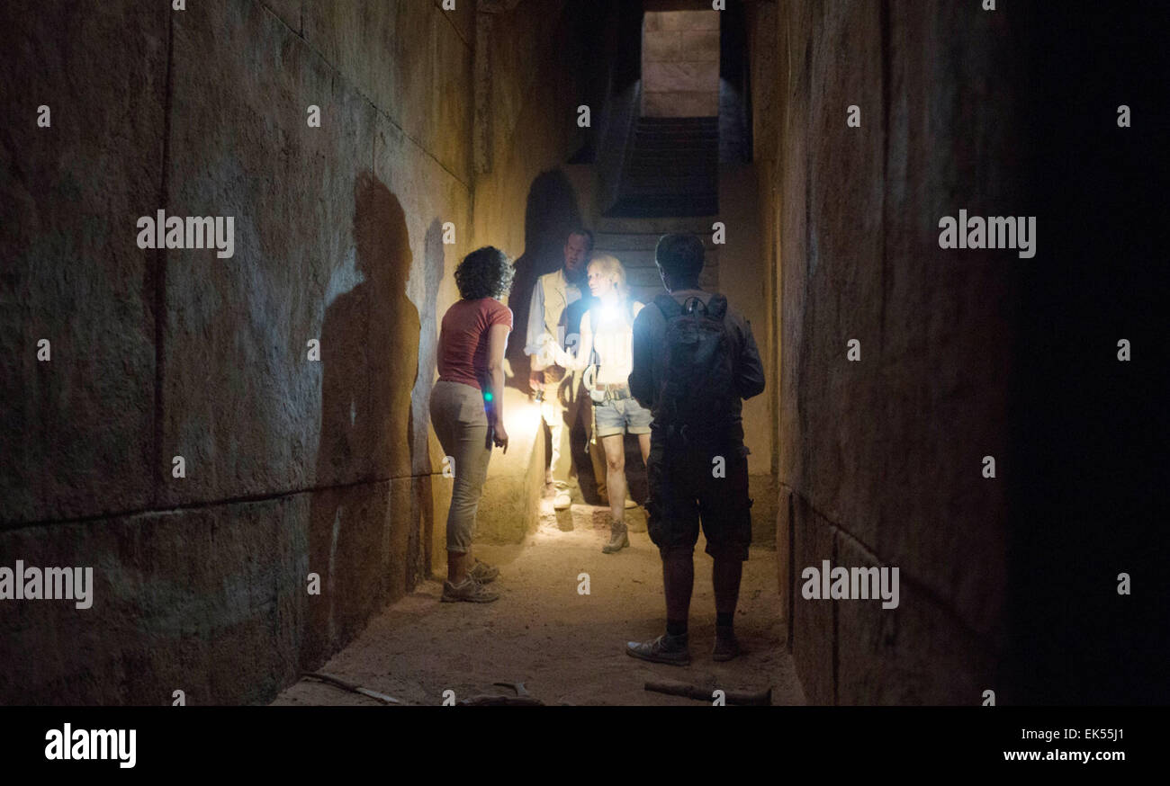 THE PYRAMID (2014) ASHLEY HINSHAW GREGORY LEVASSEUR (DIR Stock Photo ...