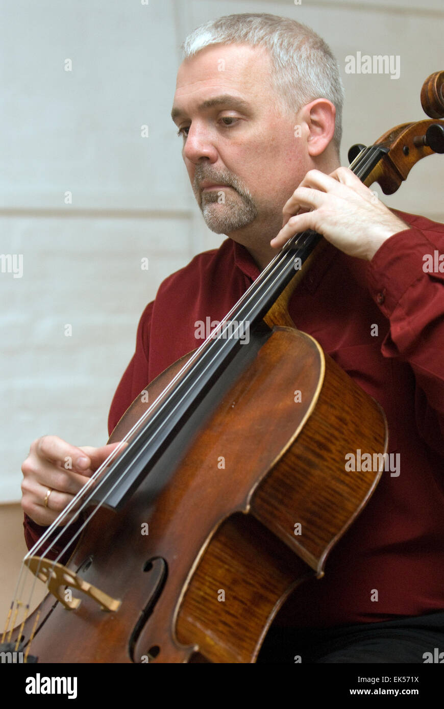 Man with beard playing cello hi-res stock photography and images - Alamy